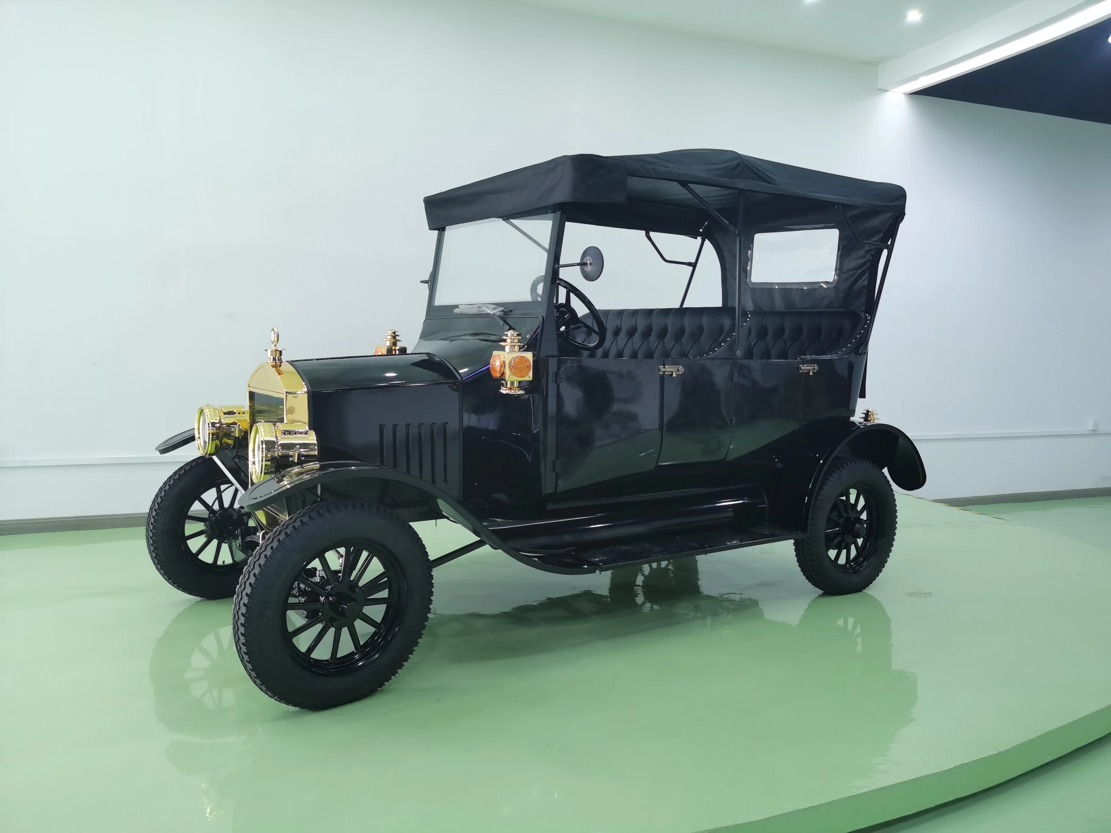 Mercedes Sightseeing 5 Seater Carts - Electric Vintage Vehicles