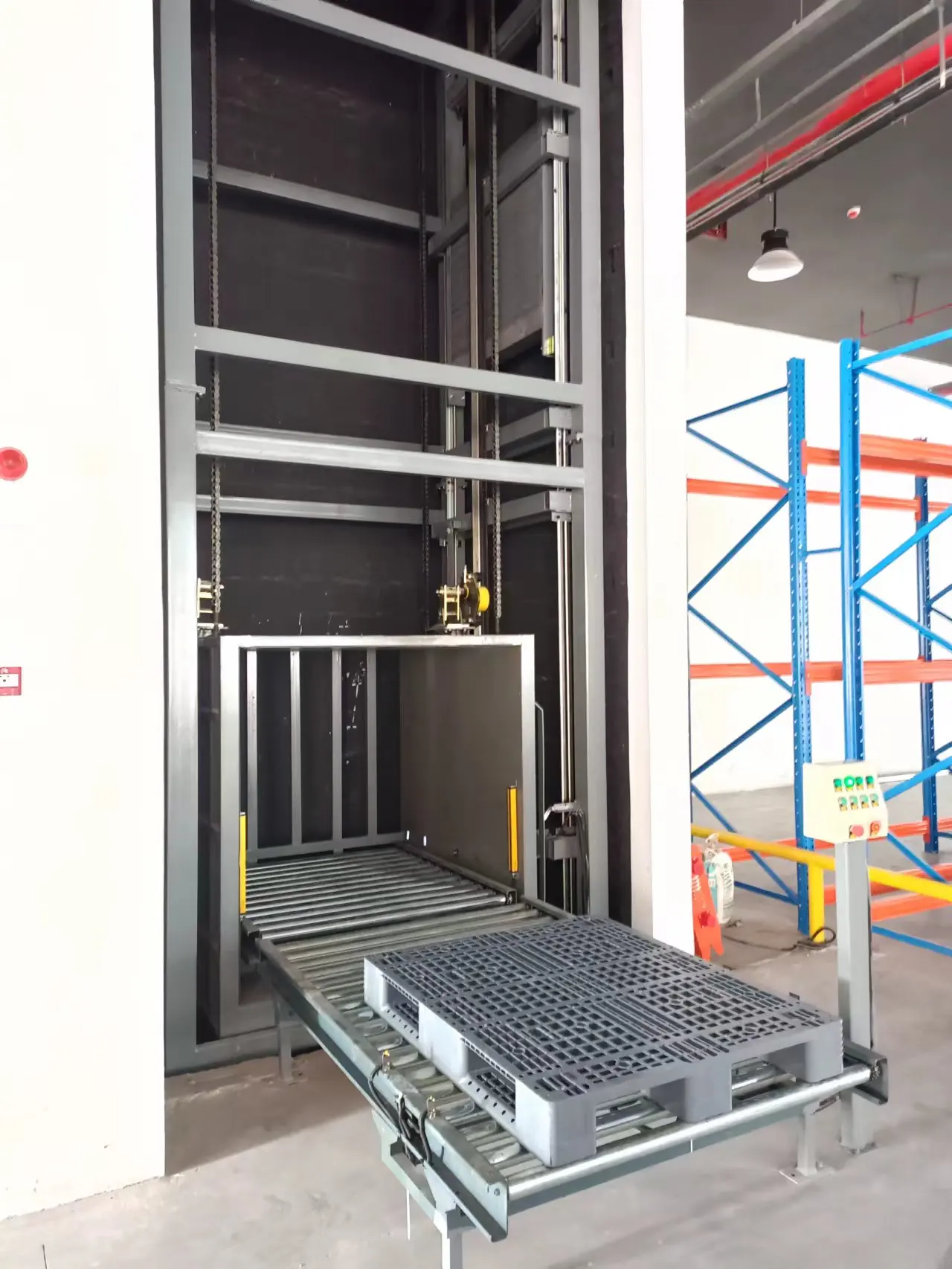 High-speed Lifting Reciprocating Hoist for Warehouses