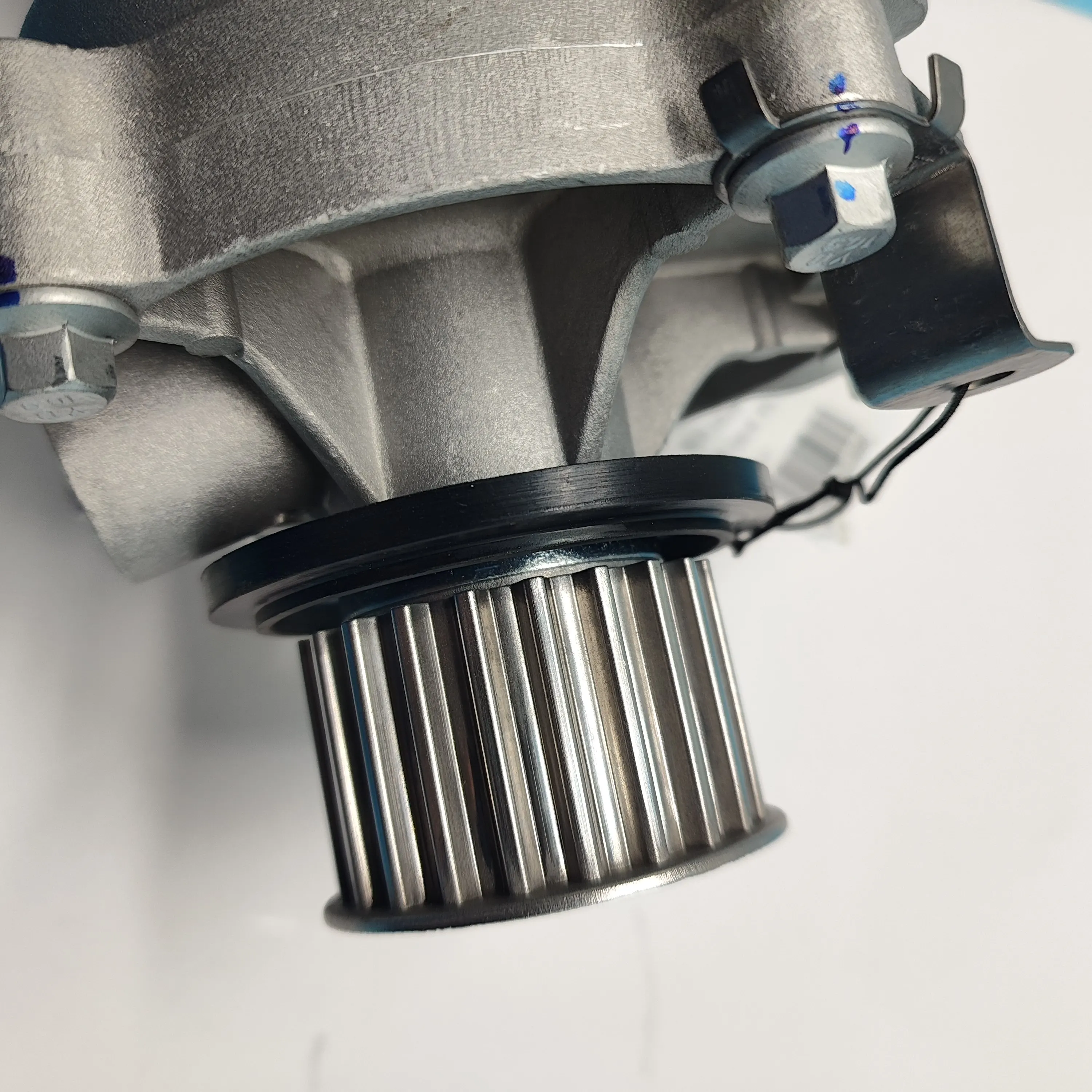 上汽大通v80/t60水泵总成c00036515 C00079109 S00017656 - Buy 上汽maxus V80/t60水泵总成 ...