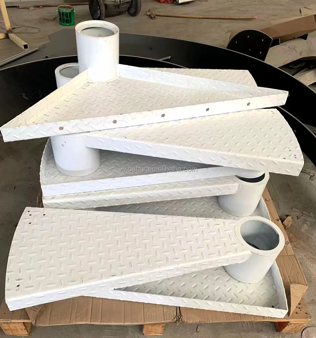 Outdoor Powder Coated Tread Spiral Staircase Step - Durable Metal ...