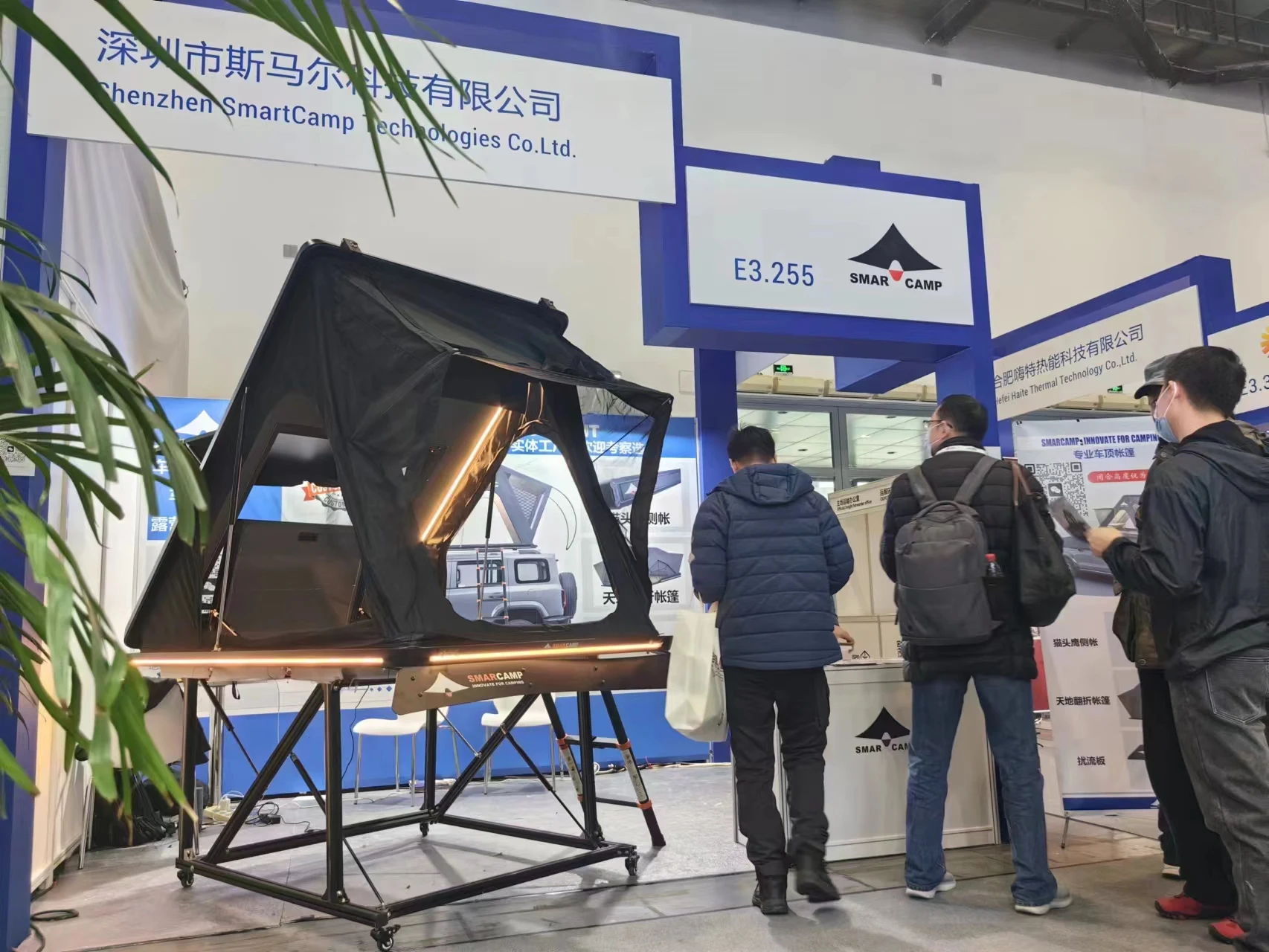 Aluminum Shell Triangle SUV Roof Top Tent for 4WD Offroad