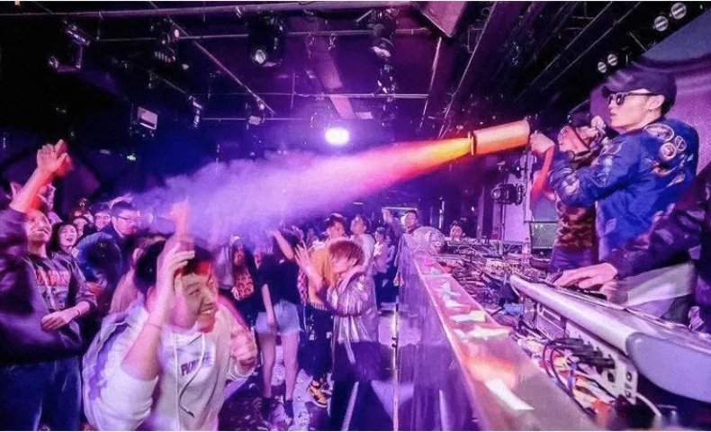 Nightclub Decor Iron Gas Column Gun Stage Fog Machine with Smoke Jet ...