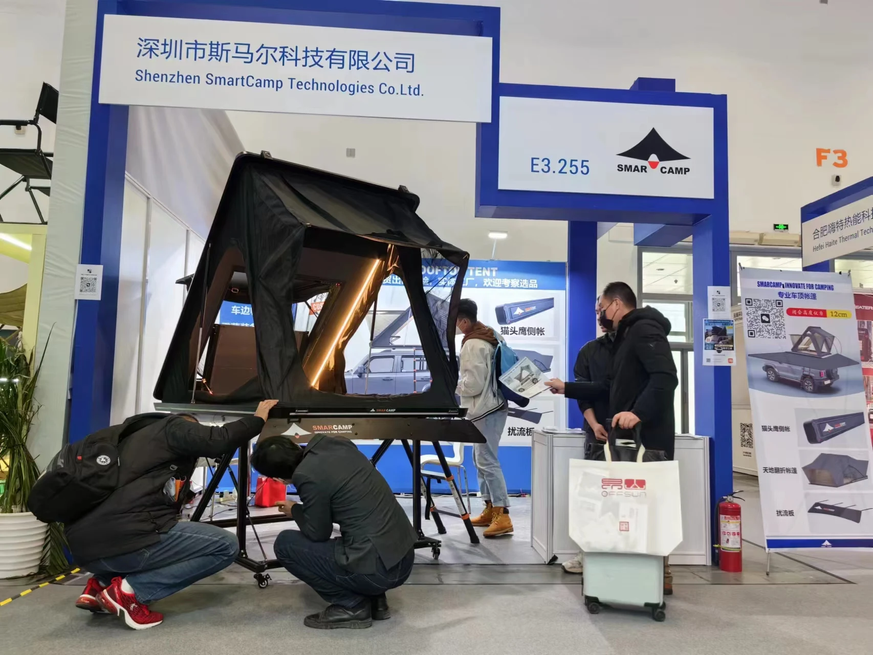 Aluminum Shell Triangle SUV Roof Top Tent for 4WD Offroad