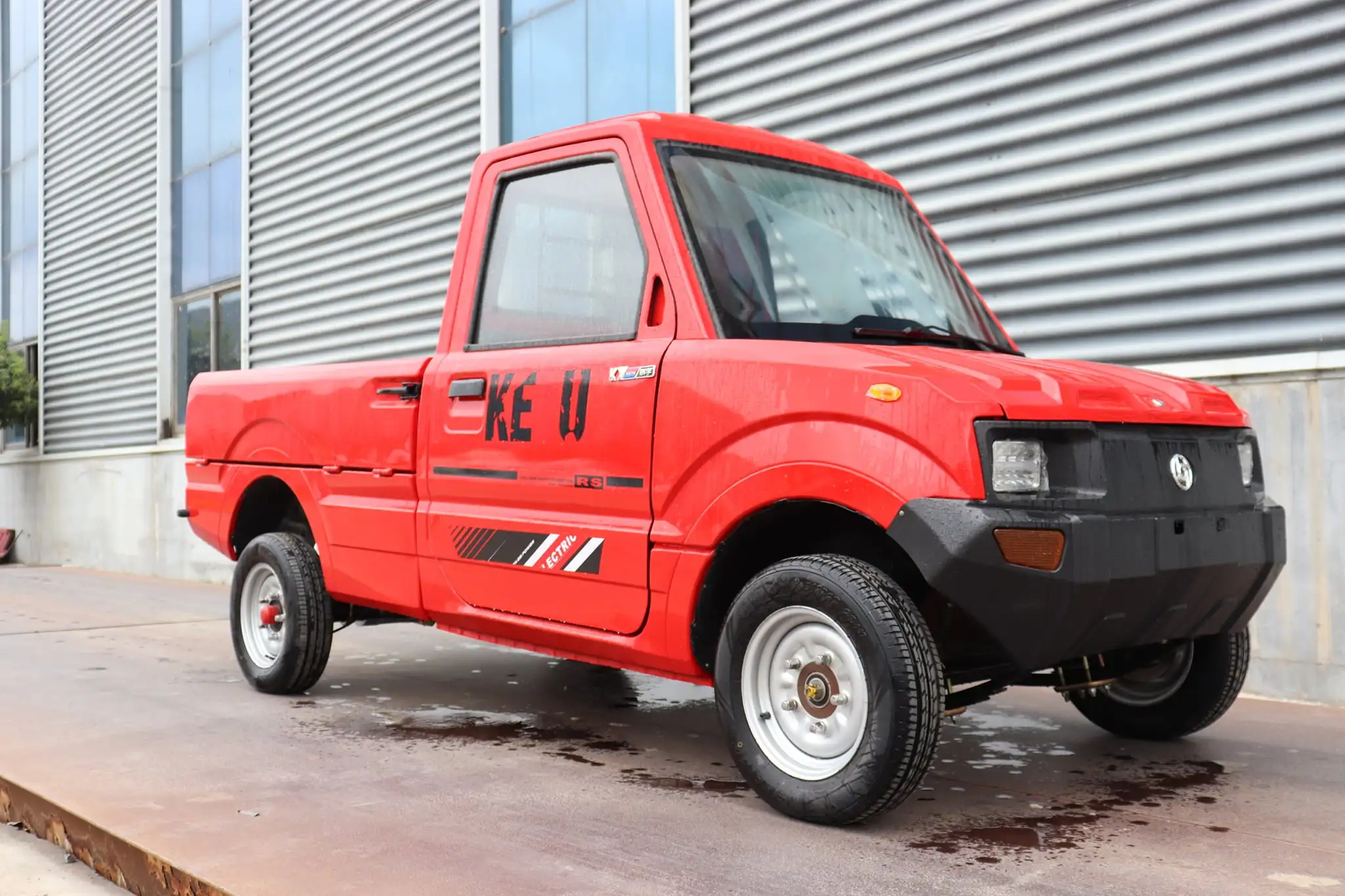 KEYU Electric Cargo Truck - Versatile 4x4 Delivery Vehicle