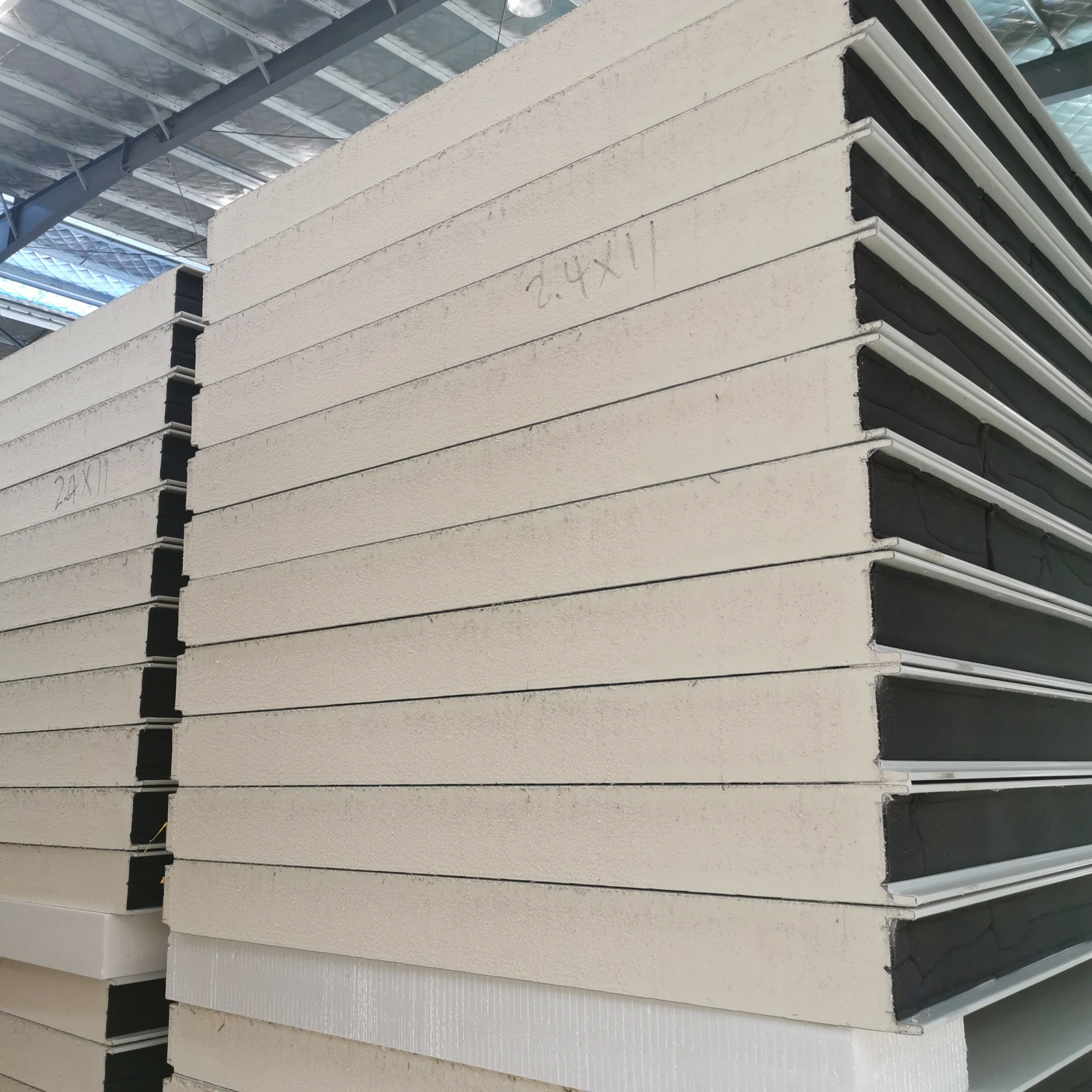 Aluminum Corrugated PU/PUR Roof Insulated Sandwich Panels
