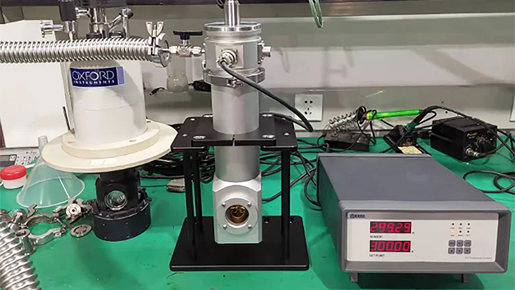 Closed Cycle Cryostat for Precision Measurements