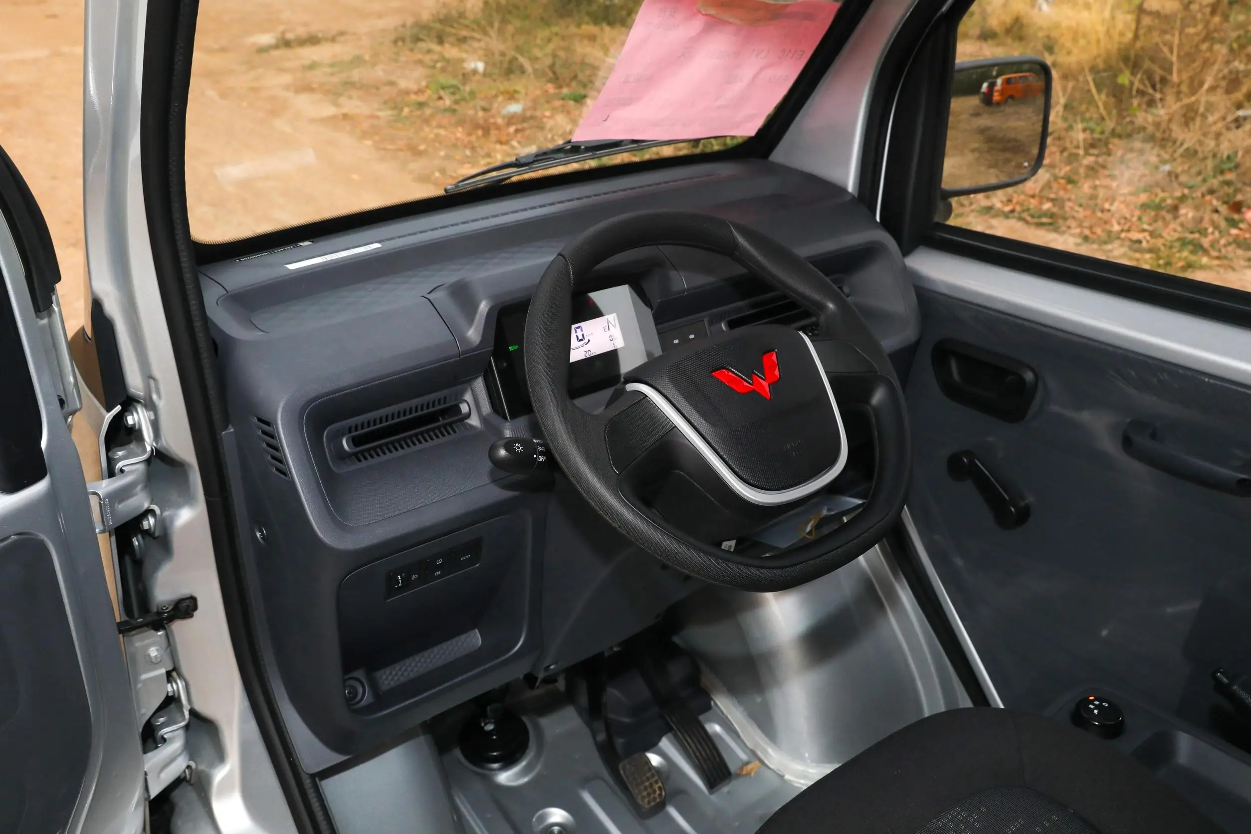 Wuling E10 EV with Cargo Box - Ideal for Delivery in 2023