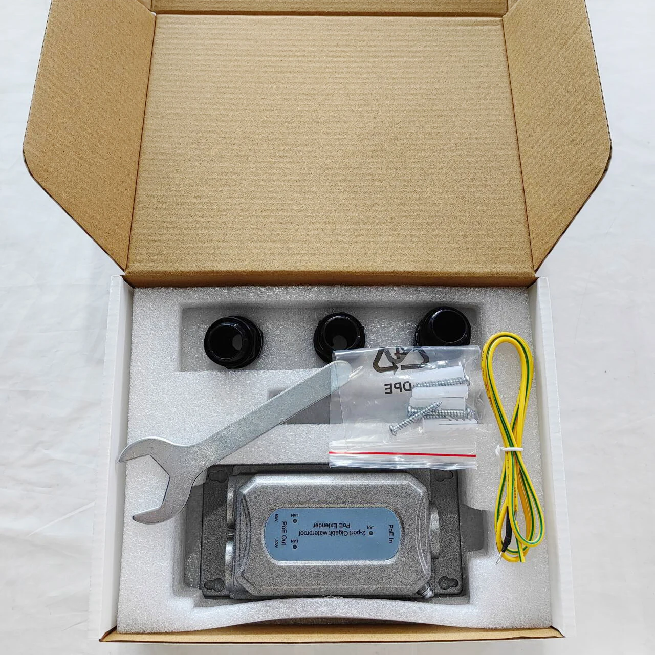 New Ip67 Poe Extender For Ip Camera 1 In 2 Out 10/100/1000mbps Ports ...