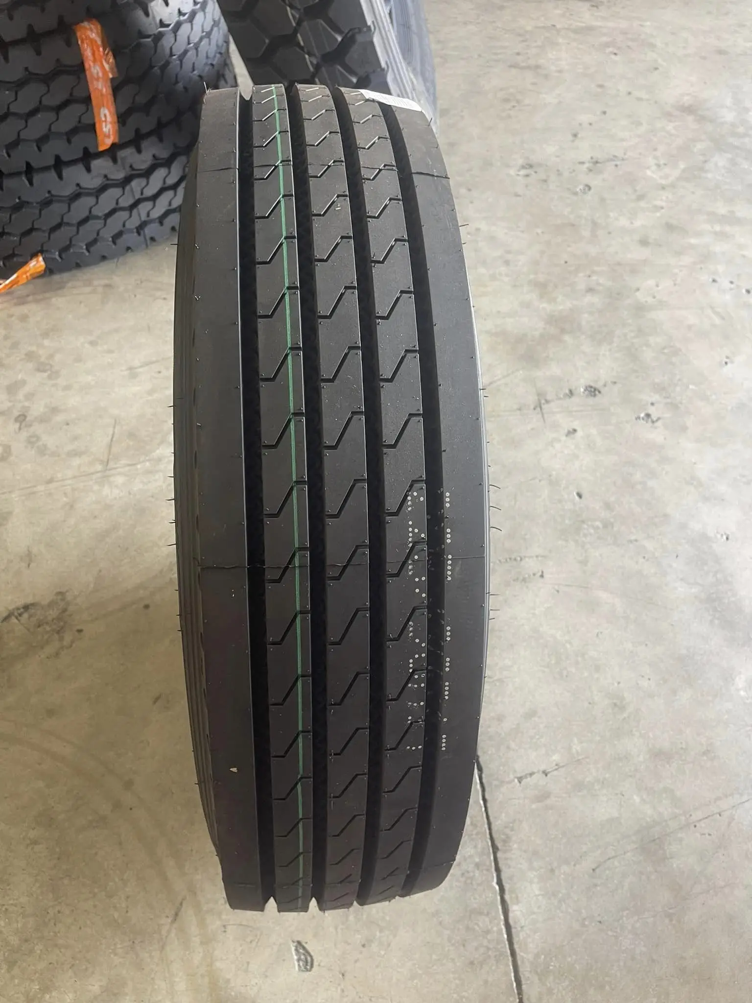 RADIAL Commercial TRUCK TIRES 225/90R17.5 for Japan