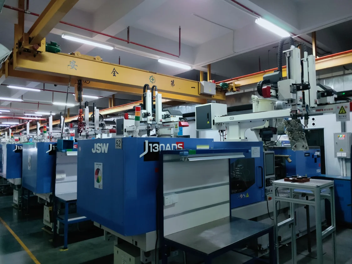 Sprue Picker Robot - Efficient Injection Molding Arm