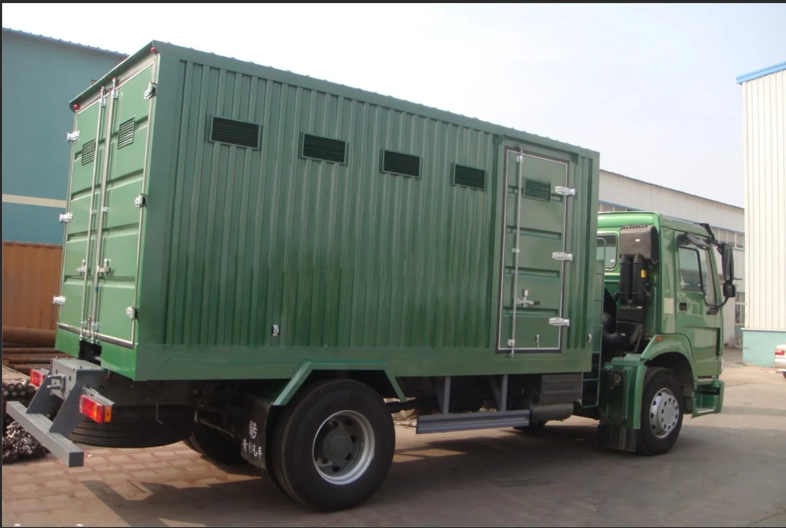 Mobile Workshop Trucks - Efficient 4X4 Maintenance Vehicles