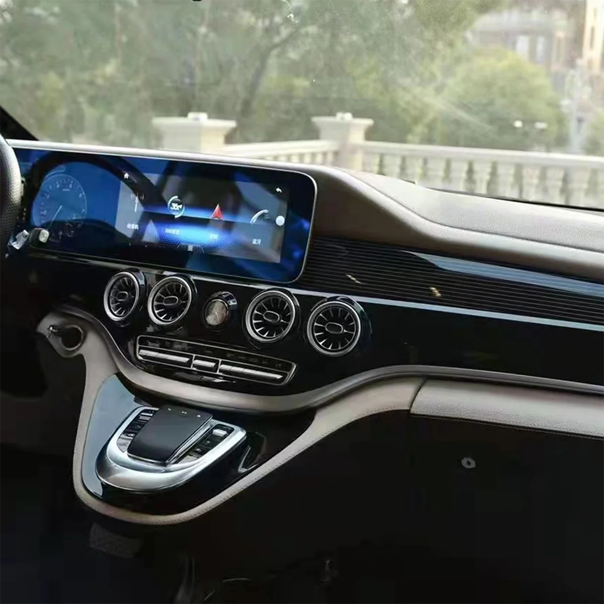 Upgraded to Maybach style connected-screen instrument panel vclass V260 Vito W447 METRIS ...