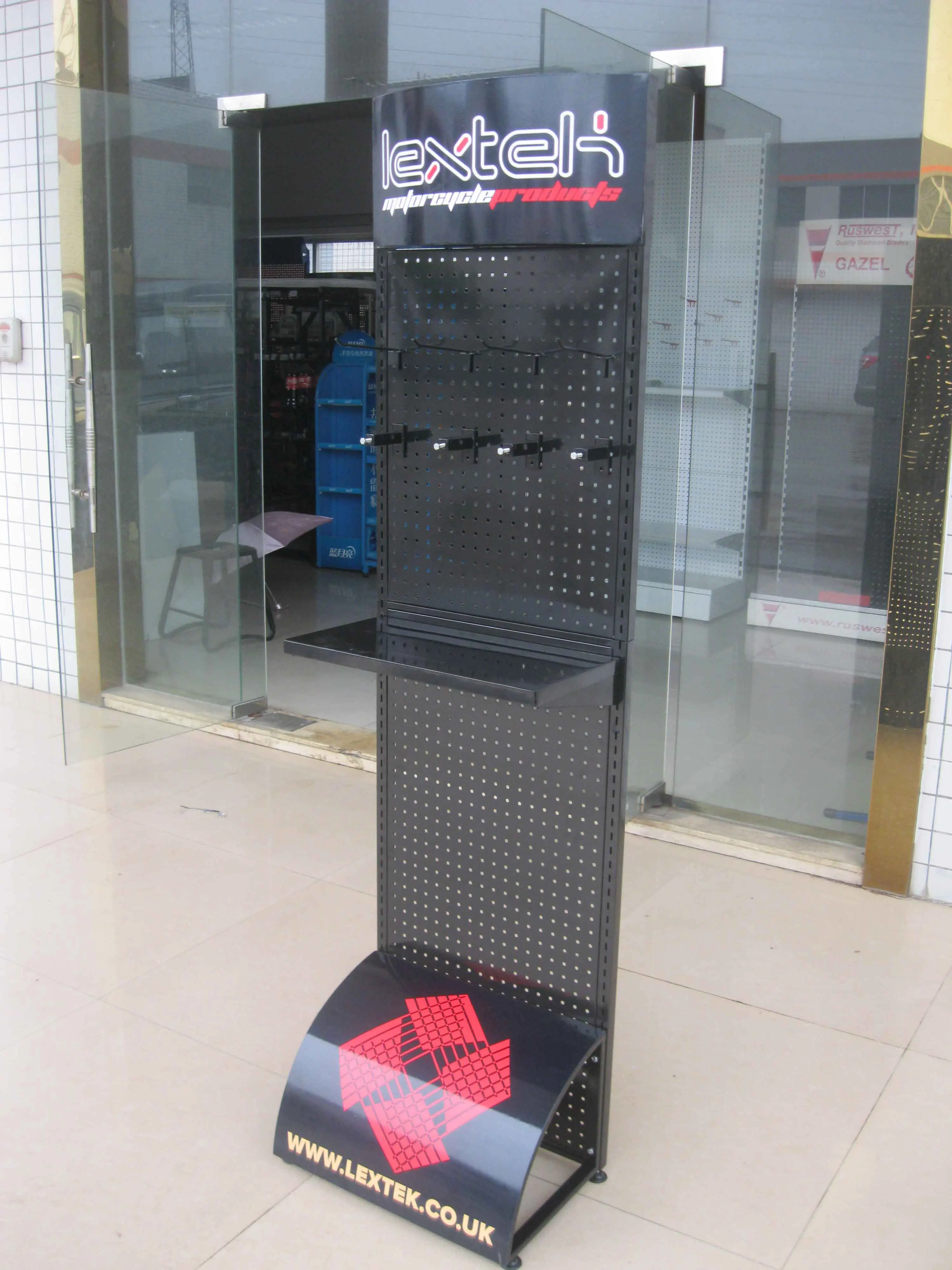 Custom Draagbare Zwart Display Rekken Voor Winkels Met Haken Pegboard ...