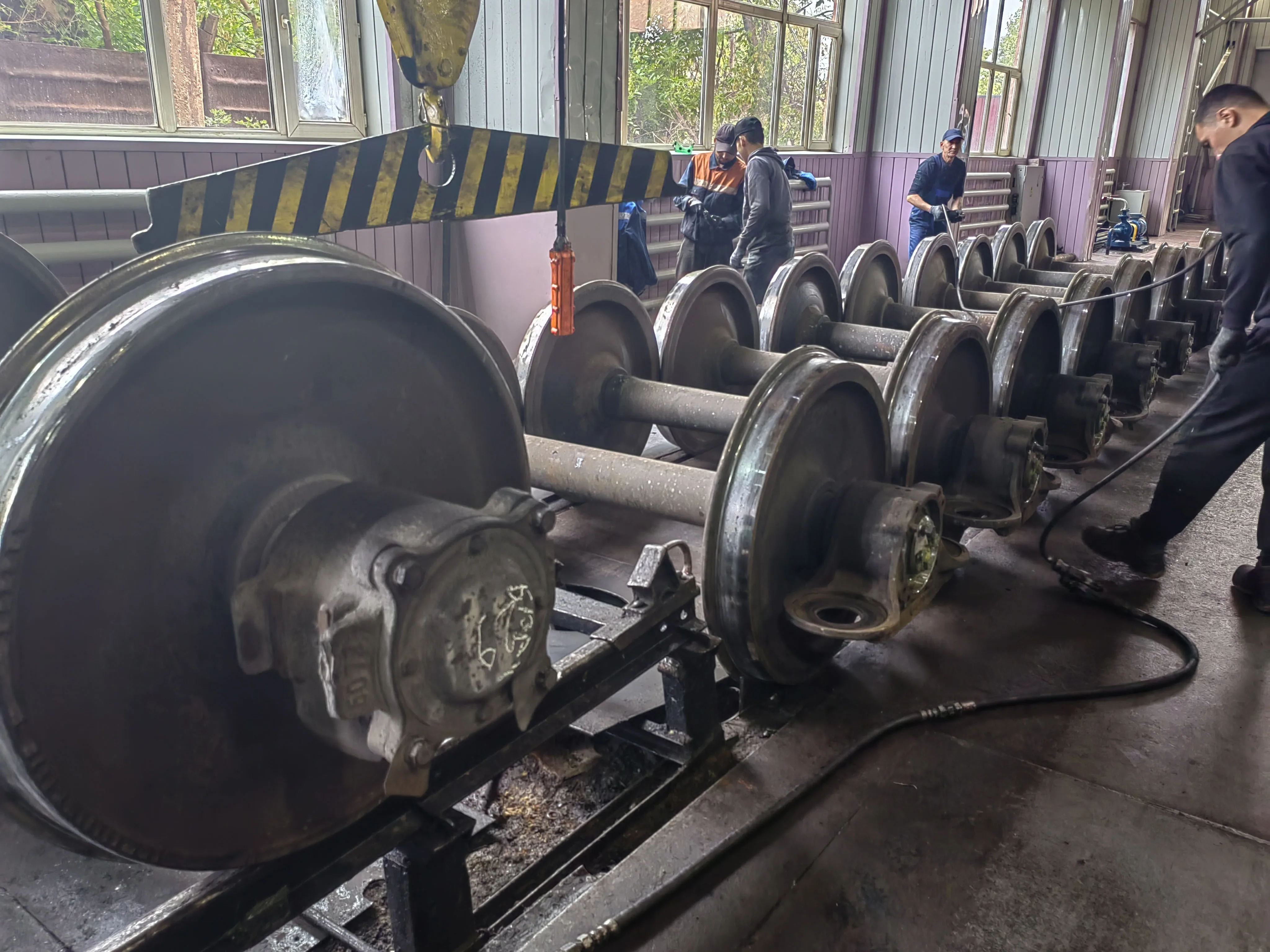 630 Ton Guiding Way Frame Hydraulic Press with Servo System and ...