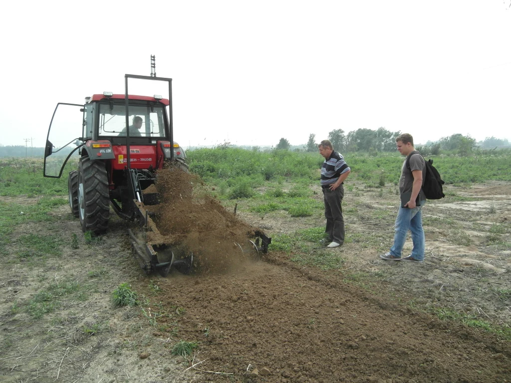 Digging Pipe Laying Mounted Digger Chainsaw Farm Plastic Mulch Laying ...
