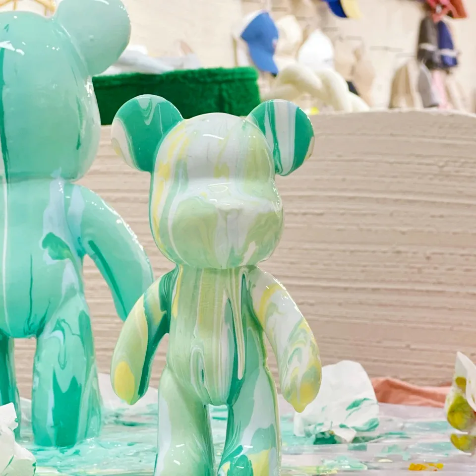 Vinyl Pouring Bear Brick Model - 1000% Statue Craft