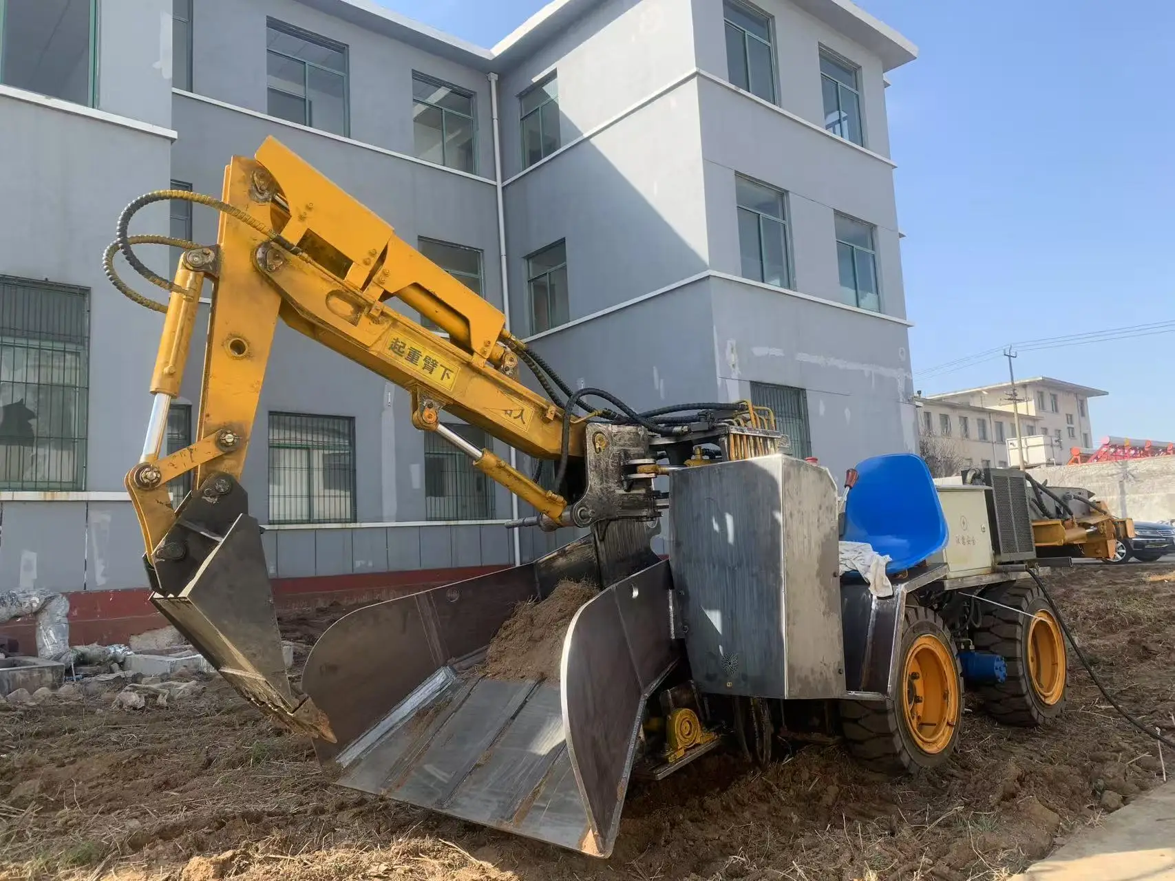 China Dual Motor System Hydraulic Controlled Mucking Rock Loader Mining ...