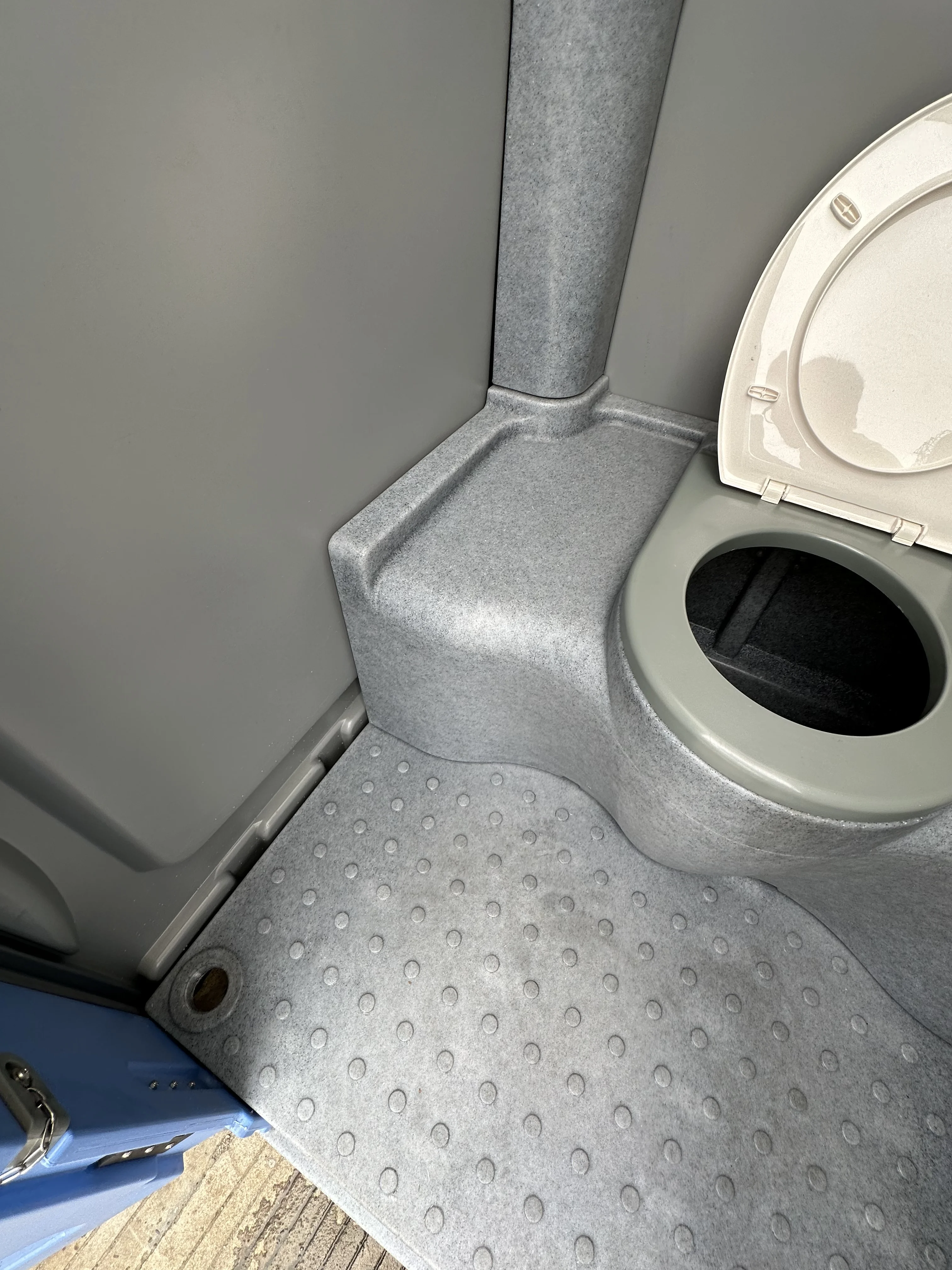 Portable Potty and Shower Toilet Mobile Chemical Toilets Designed ...