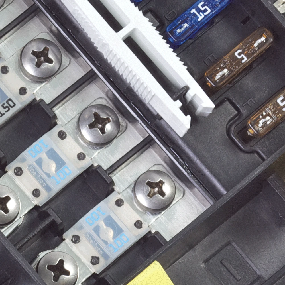 SAFETYHUB 150 Marine AMI MIXI Fuse Block with Negative Bus Bar