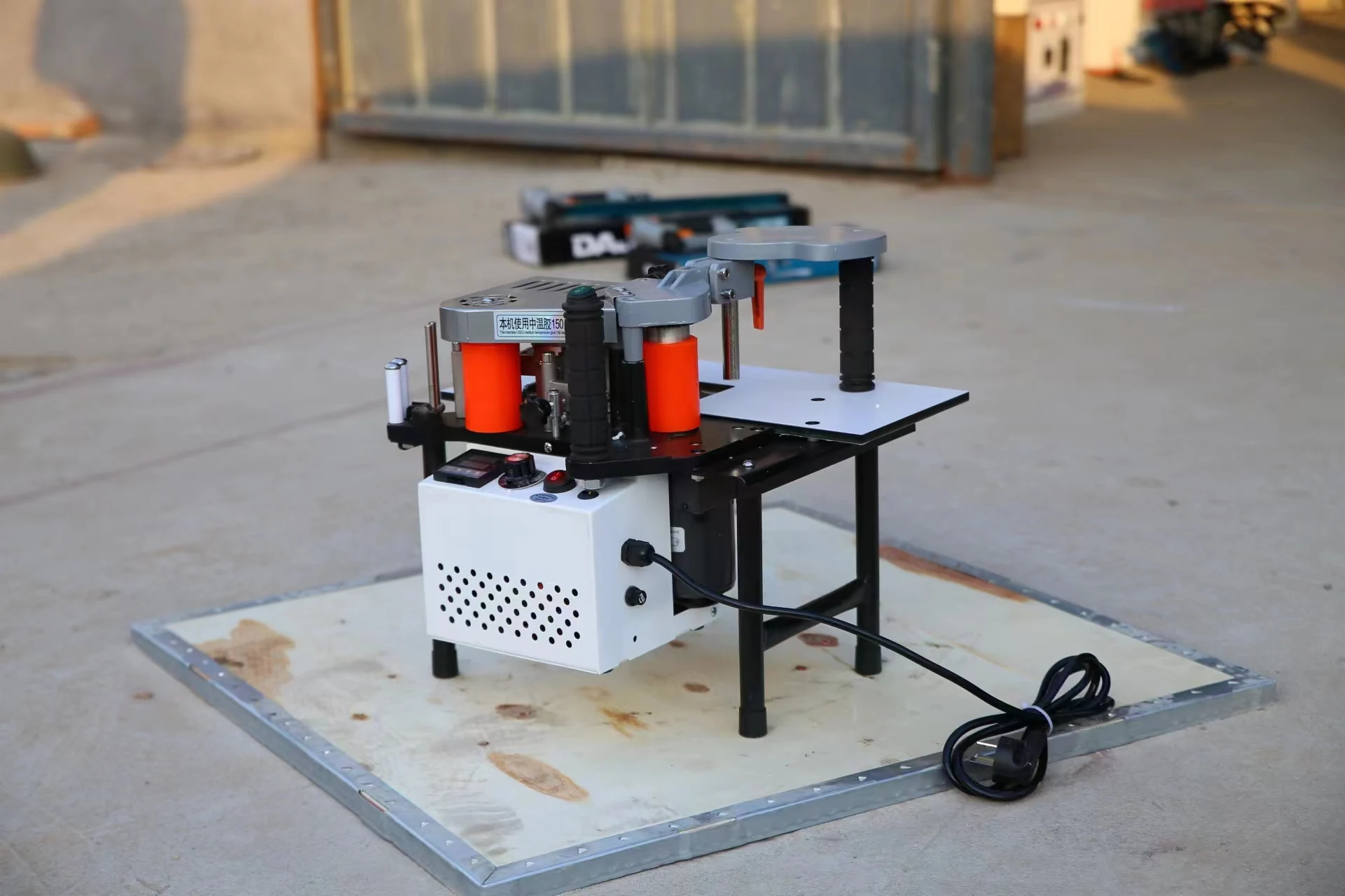 Handheld Portable Edge Banding Machine - Efficient & Cheap