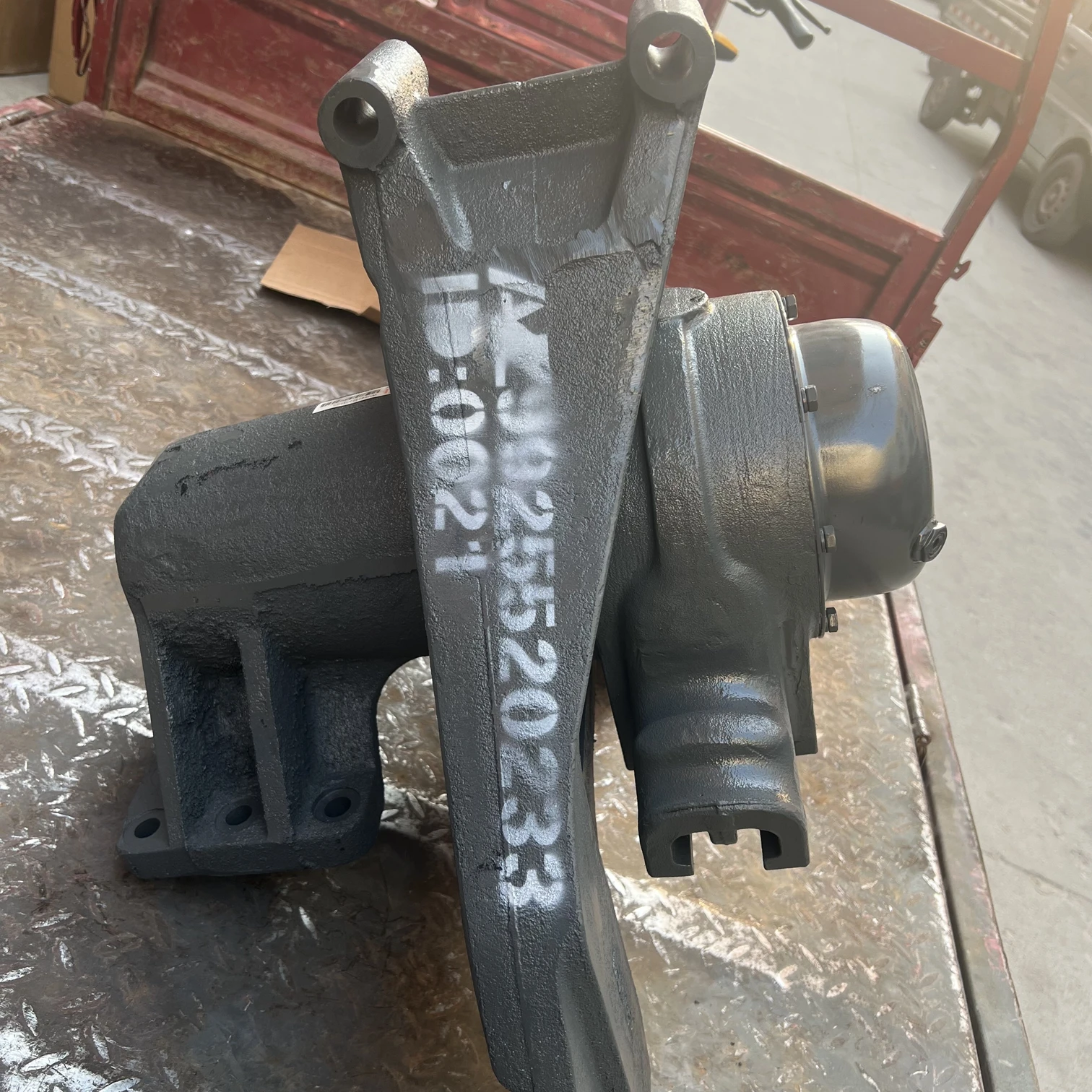 SINOTRUK HOWO Balance Shaft Housing WG9925520235 - Essential Heavy Duty ...