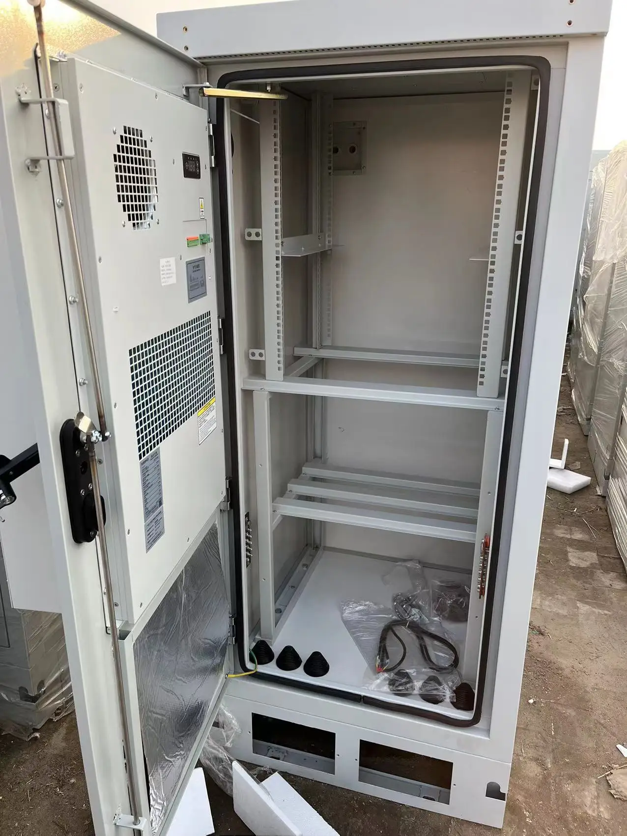 5G Telecom Communication Cabinet - 1500W Air Cooling 32U