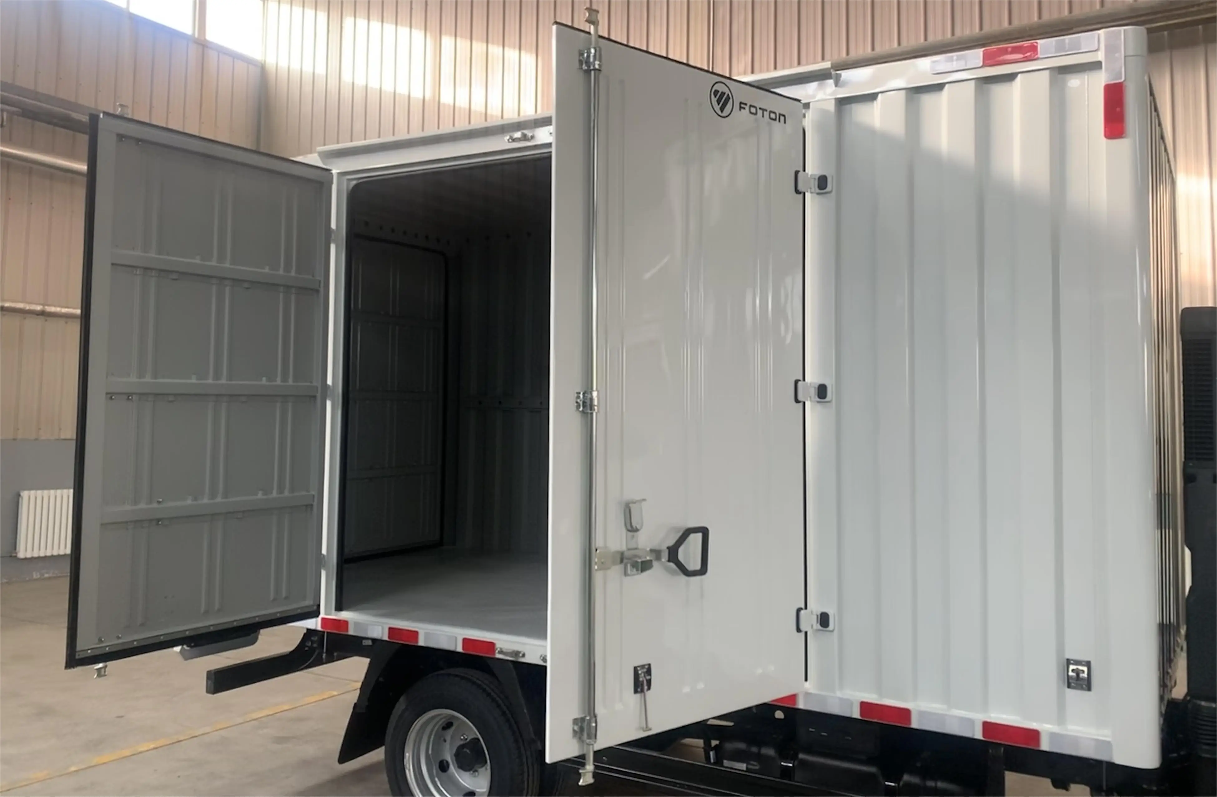 Cargo Truck Foton 4*2 Box Van Container Cargo Price Truck For Sale ...