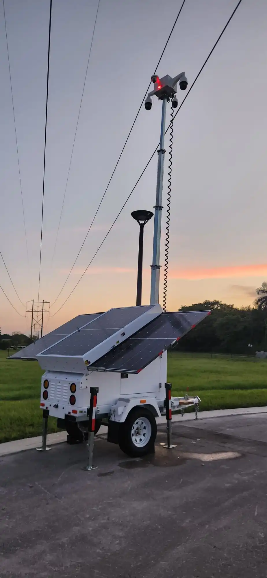 Mobile Solar Powered Surveillance Units Cctv Tower Solar Trailer ...
