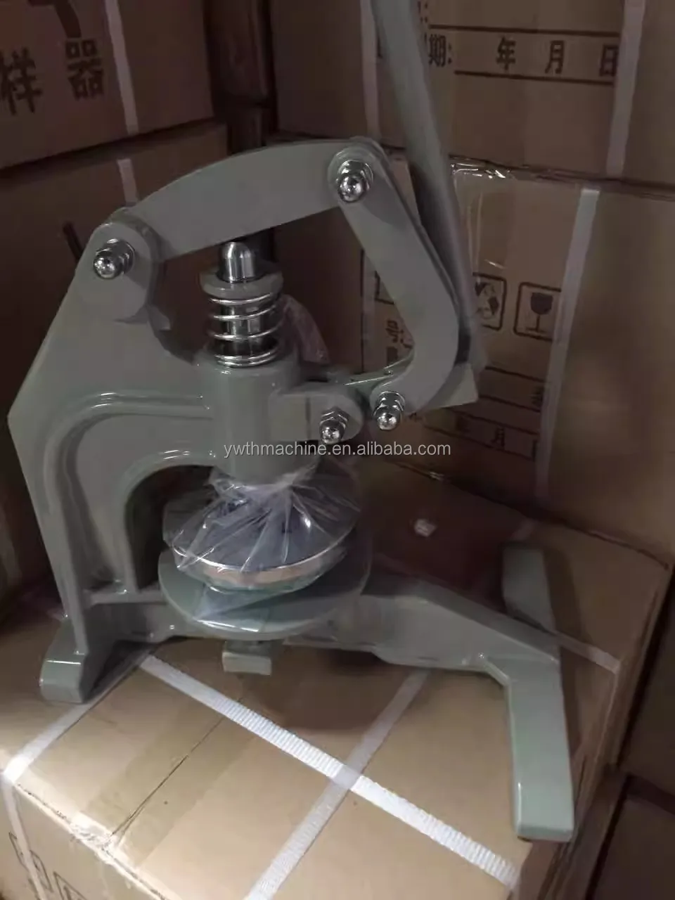 Hand Pressure Round Disc Sampler - Precision Fabric Cutting