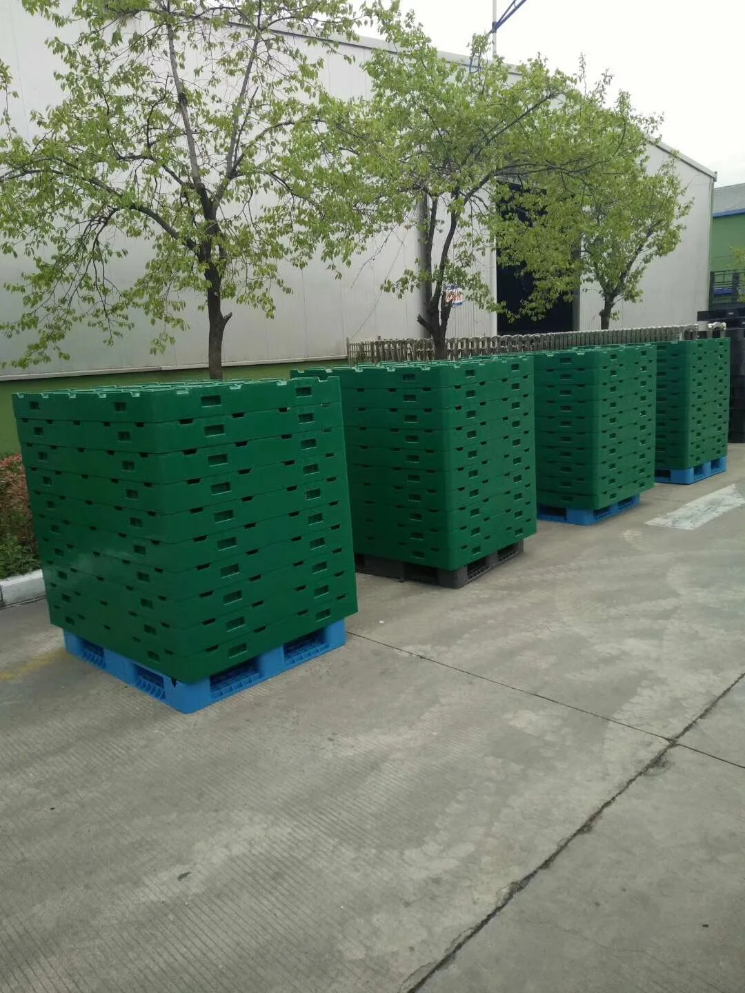 Stacking 5 Gallon Plastic Water Bottle Pallet Lypallets 1100*1100*140mm ...