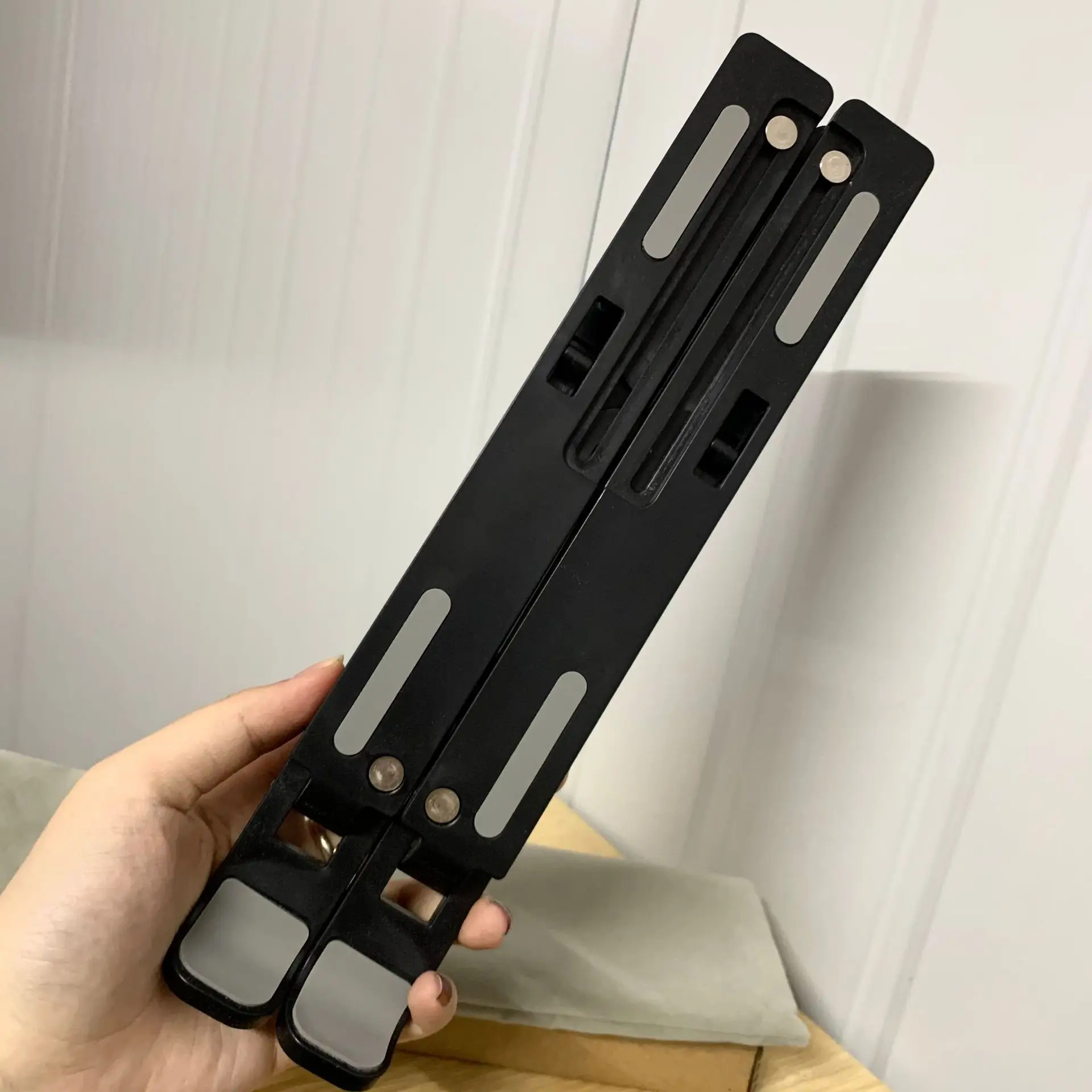 16 Inch Plastic Adjustable Portable Black White Pink Laptop Stand ...