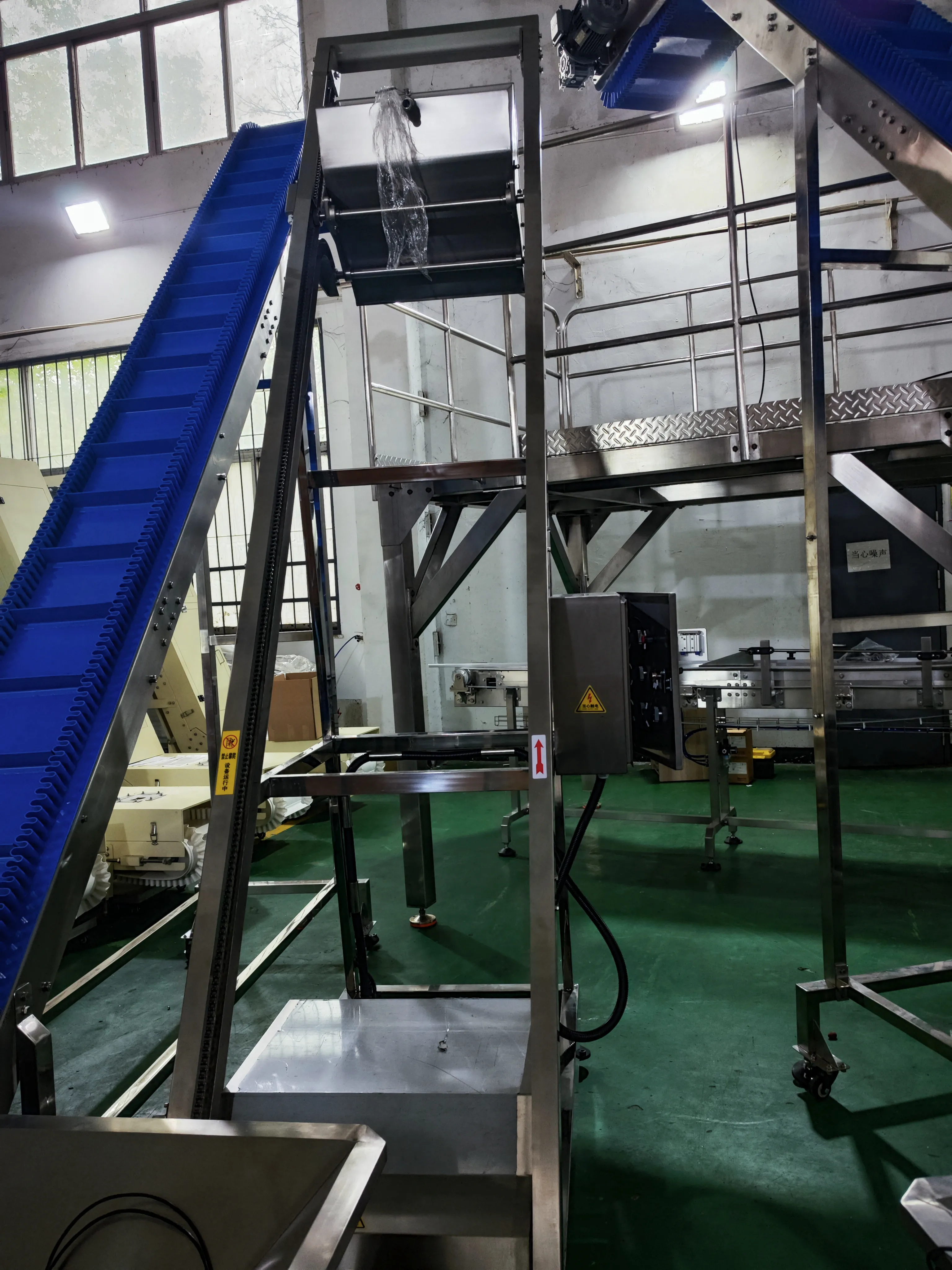 Bucket Conveyor System Lift Single Bucket Elevator With Big Hopper ...