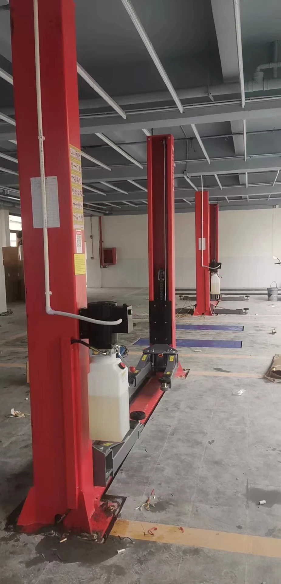 3.5T Launch TLT235SB Car Lift - Efficient Hydraulic Solutions