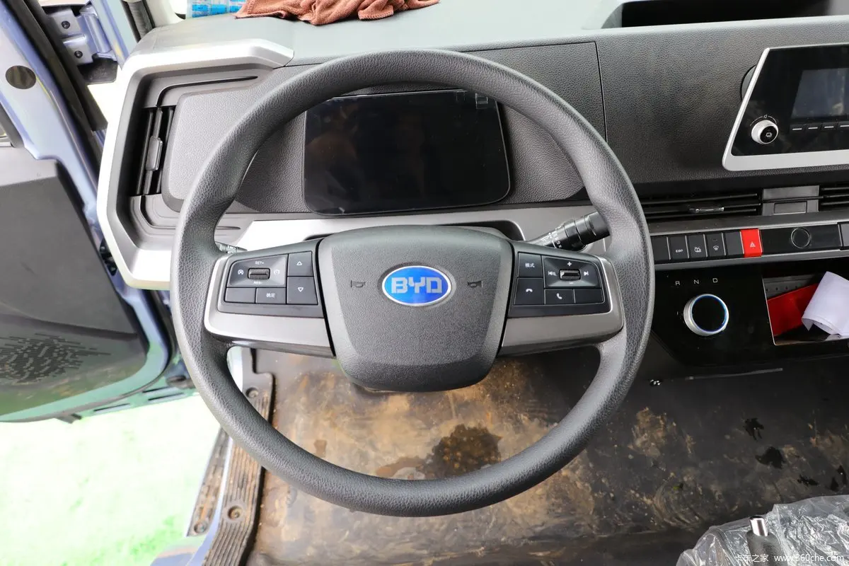 BYD T5 Light Truck - Efficient Pure Electric Hybrid Cargo Vehicle