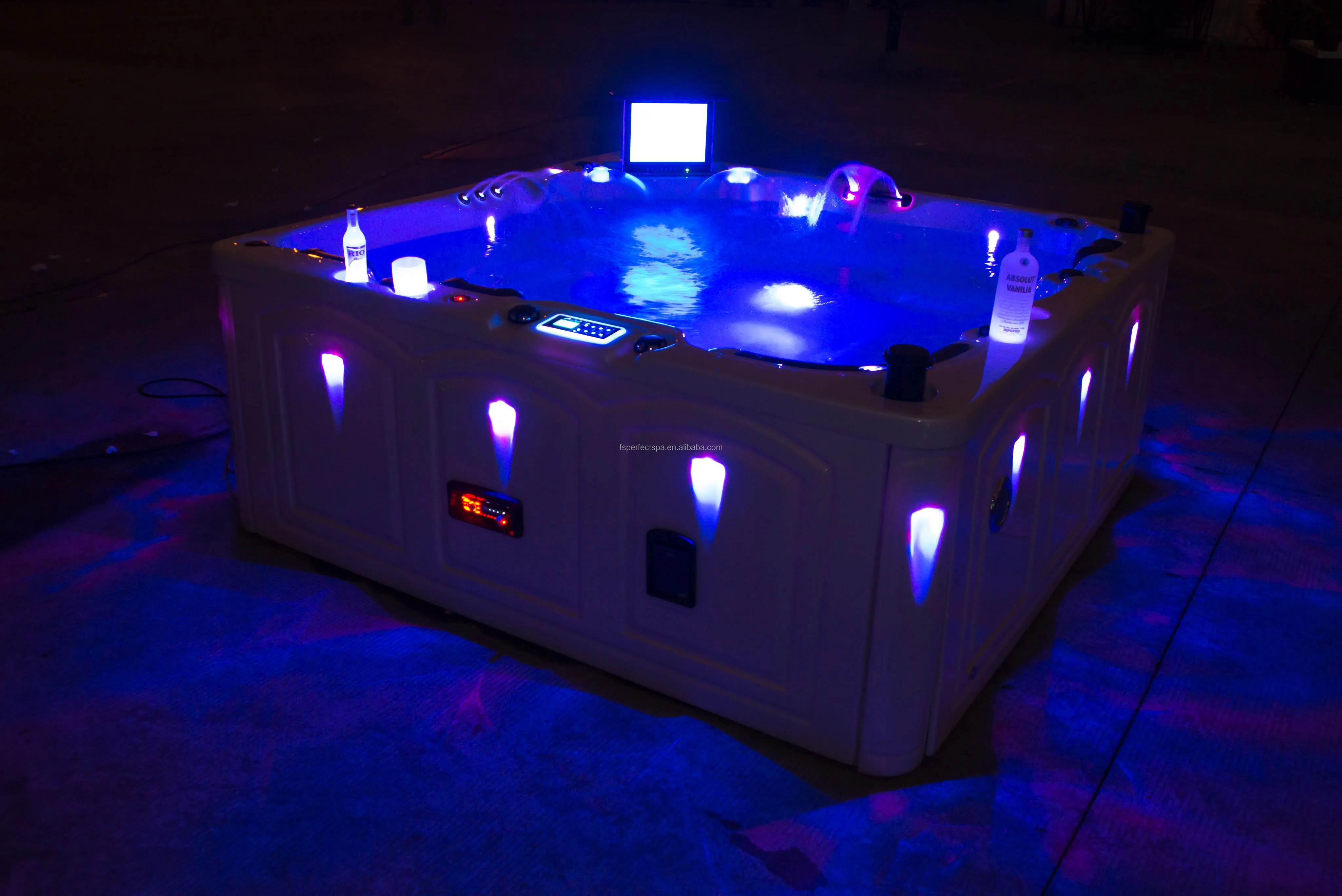 Luxury Pool Spa with TV - 5 People Hot Tub Outdoor Swim SPA
