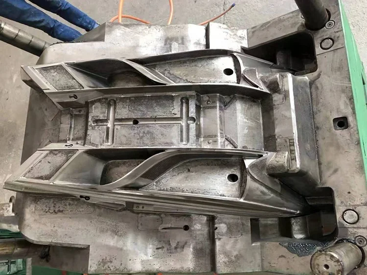 Alibaba.com: TOYOTA HIACE 2005 Middle Door SIDE STEP, fits 2005 model ...