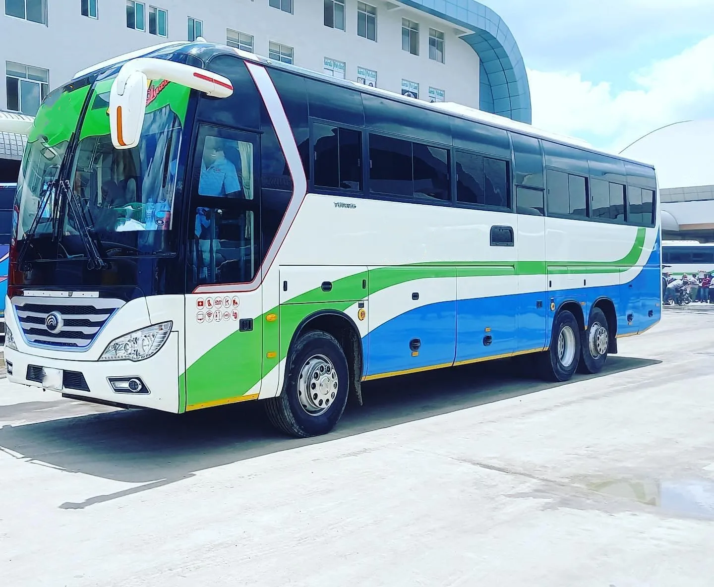 70 Seats Passenger Coach Bus ZK6126D with TV Screens & USB Charging ...