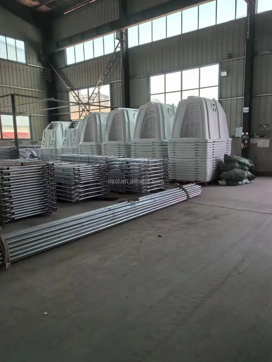 Multifunctional Calf Cow Cattle Cages - Durable & Efficient
