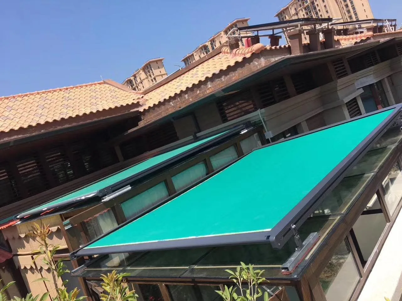 Motorized Retractable Awning - Durable & Stylish Outdoor Shade