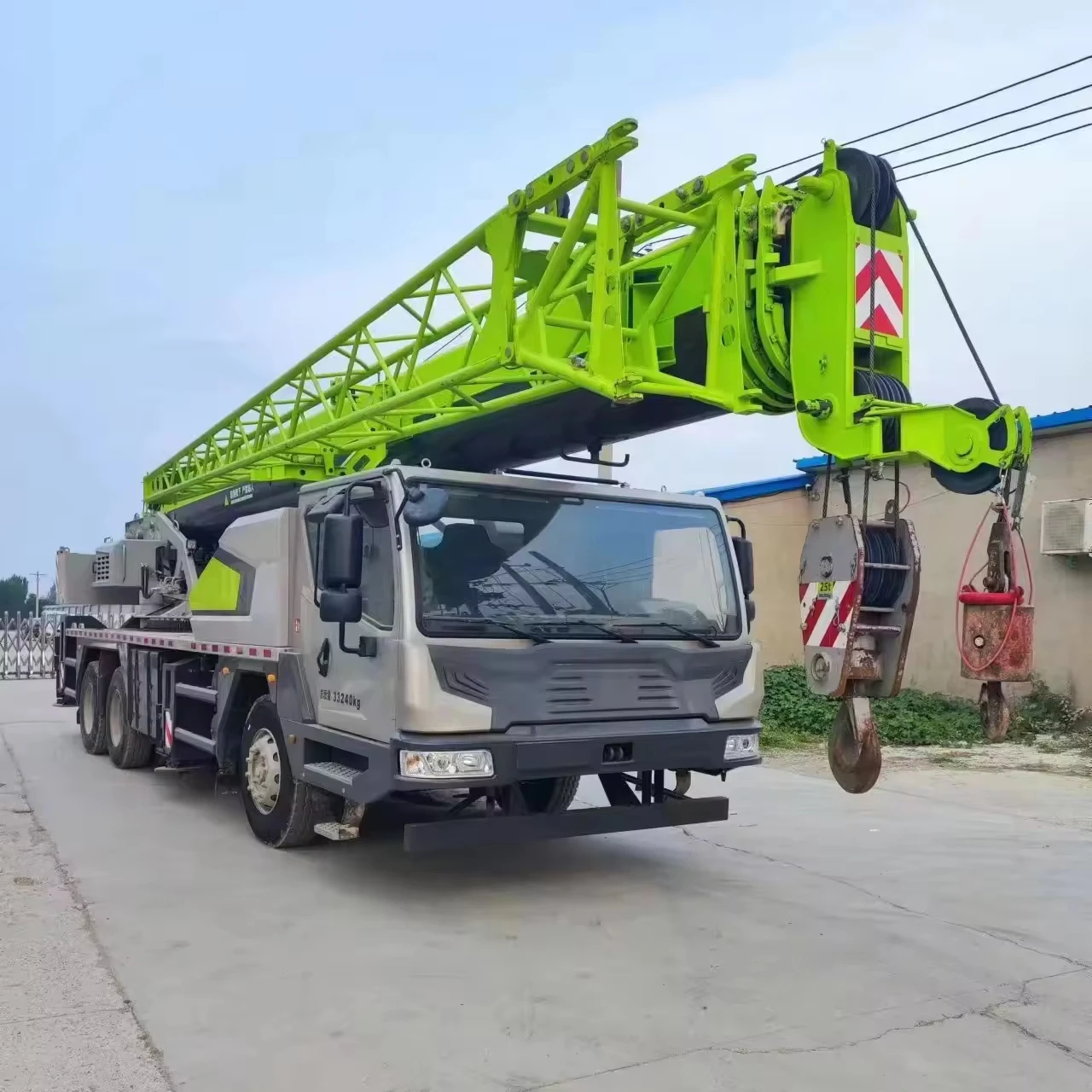 Famous Brand Zoomlion 25 Ton Heavy Duty Telescopic Boom Truck Crane ...