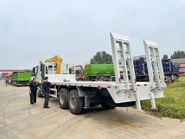 Sinotruk Heavy Truck with Boom Crane - 10 Wheeler Self Loader