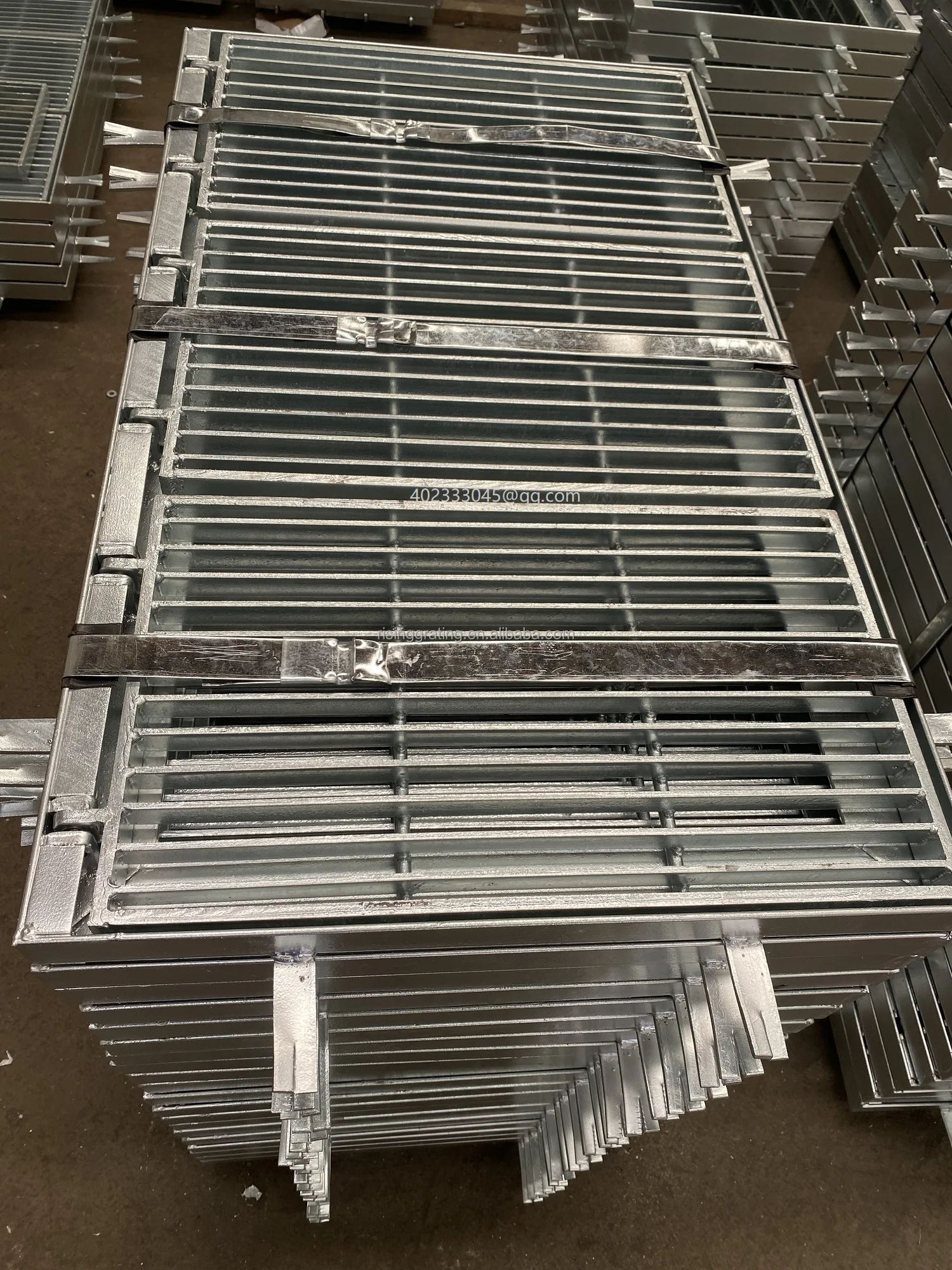 850LX700W Singapore LTA Pedestrian Concrete Infill Grating