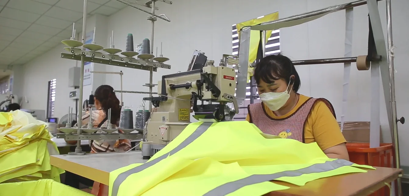 Custom Safety Vests with Reflective Pockets - Best Price