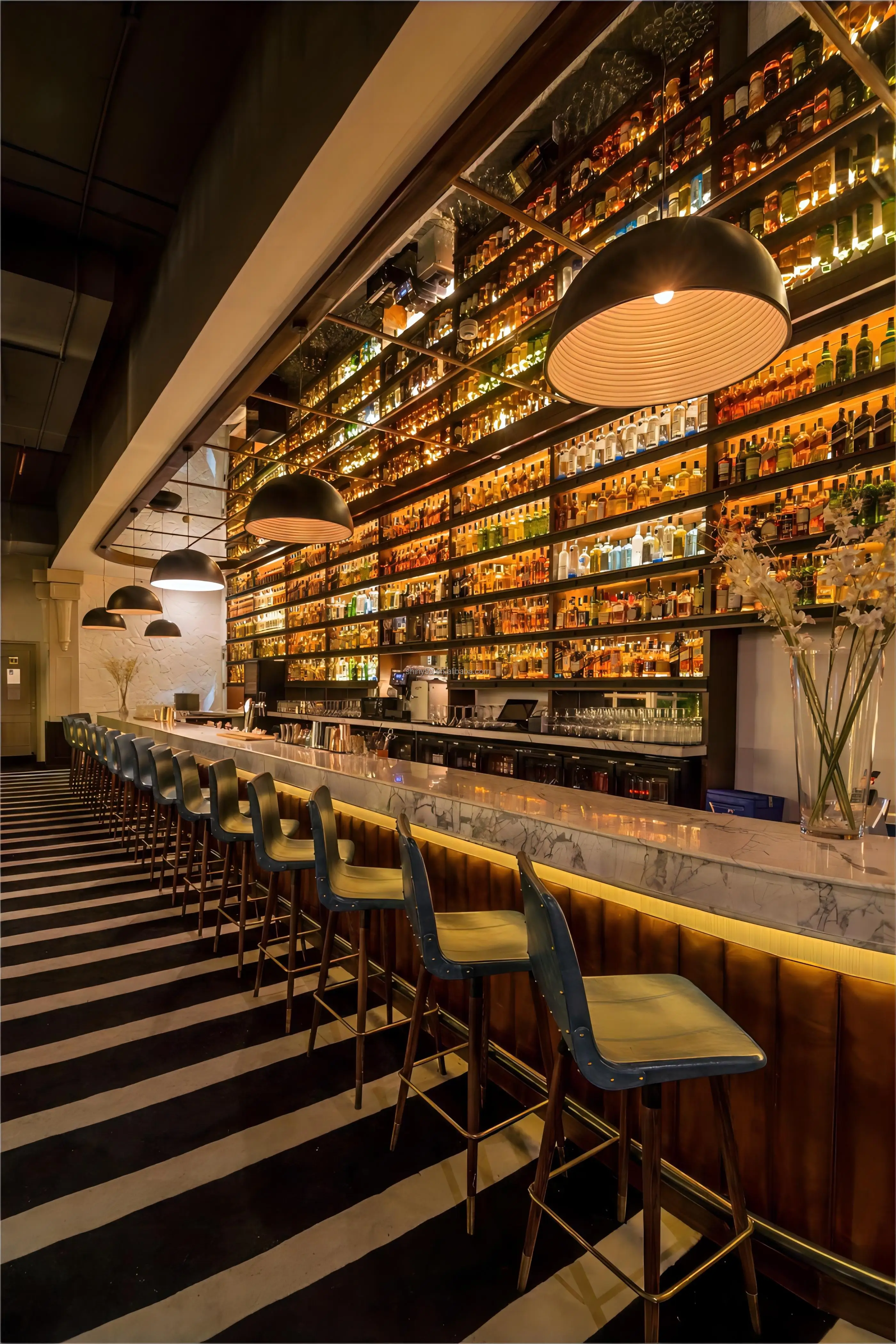 Luxury Irish Pub Bar Counter Design - Customizable Furnishings