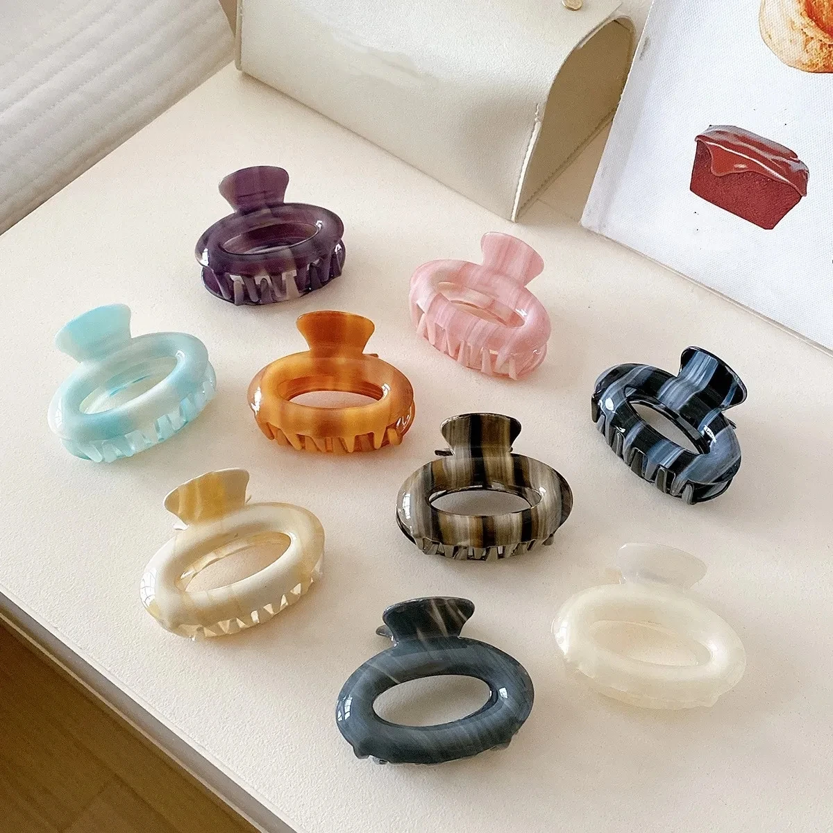 Senior Sense Of Striped Acetate Clutch Clip Simple Oval Female Half Tie ...