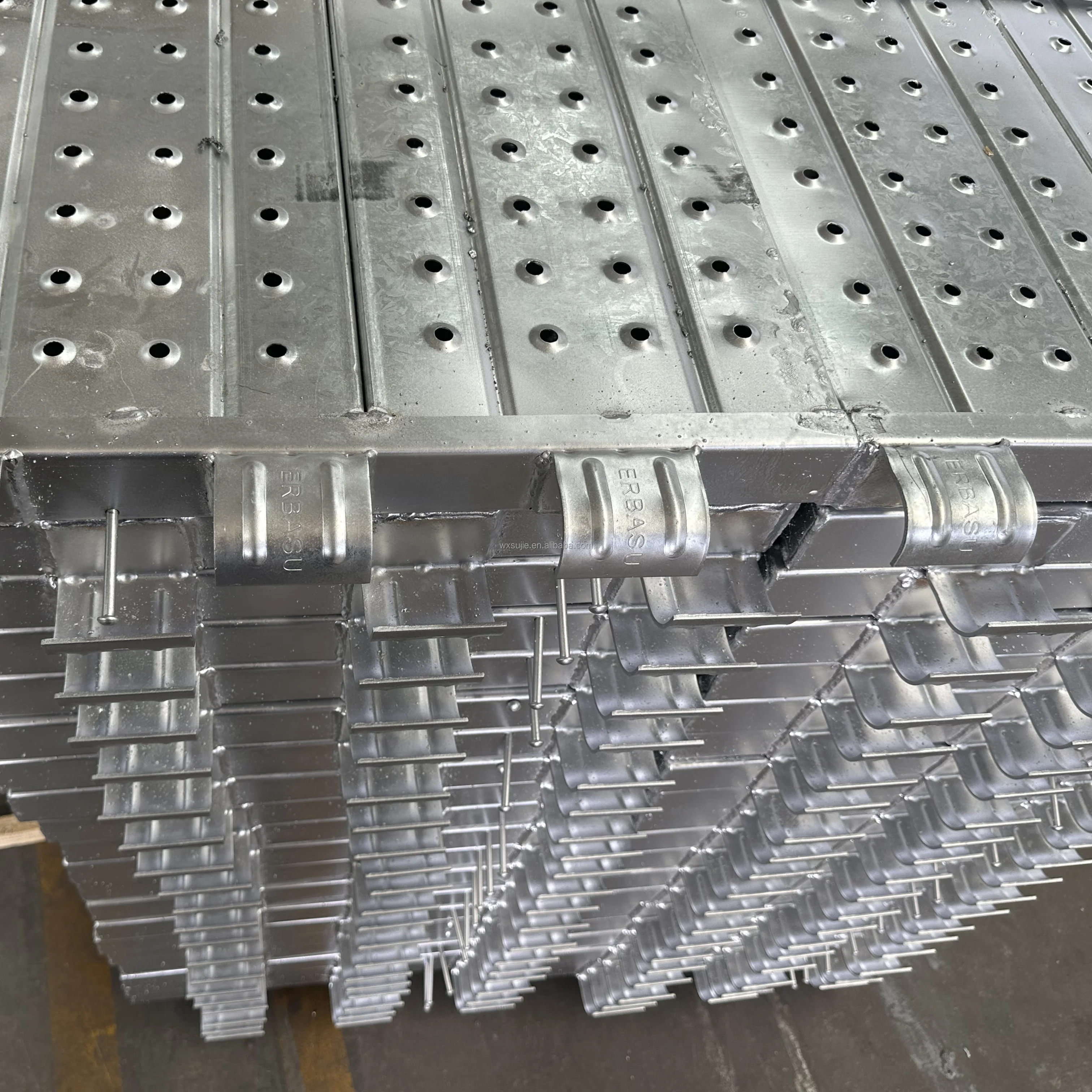 Ring Lock Scaffolding for Construction - Durable & Versatile