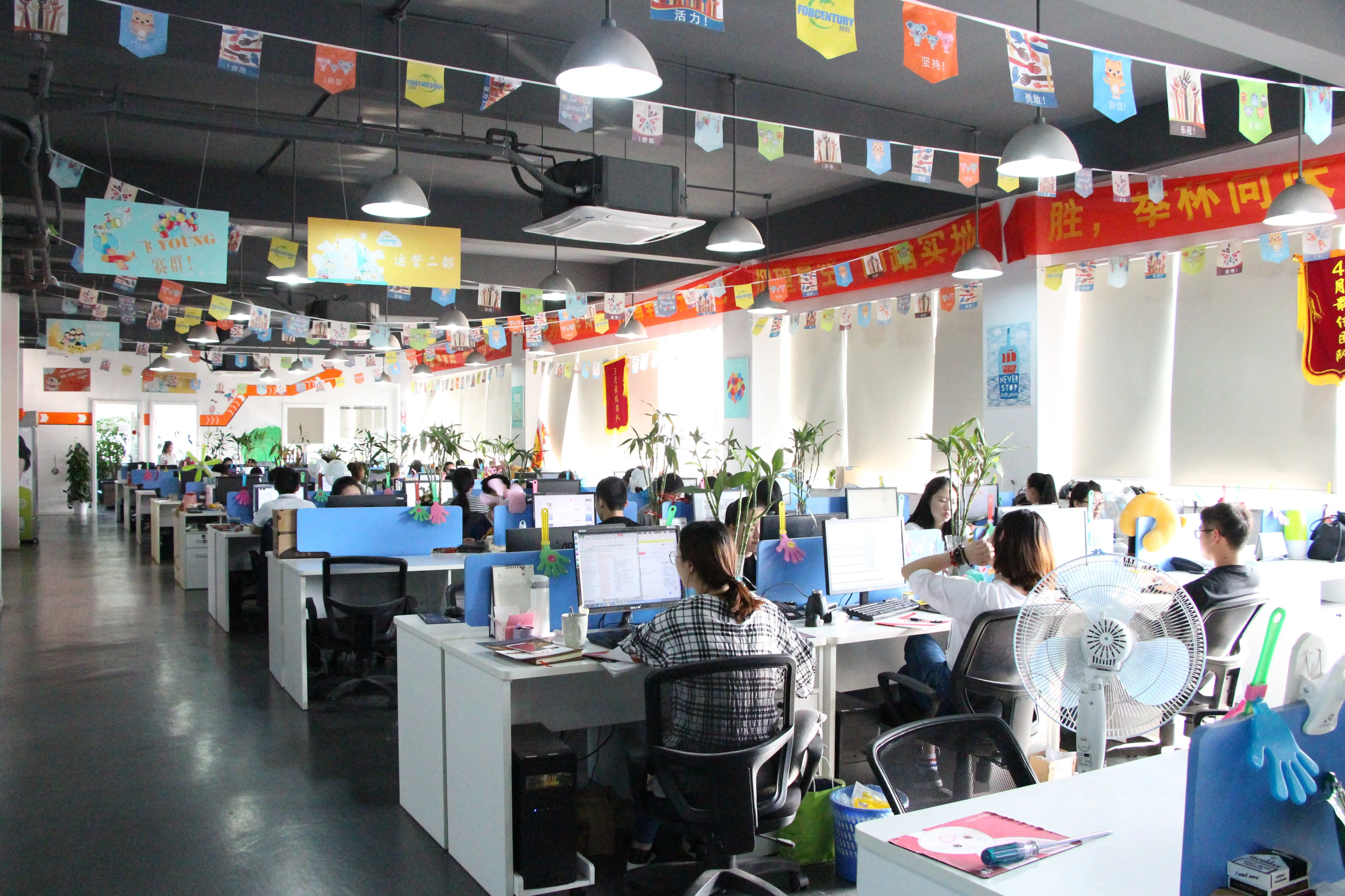 Modern Removable MDF Student Desk with Wheels School Furniture Set ...