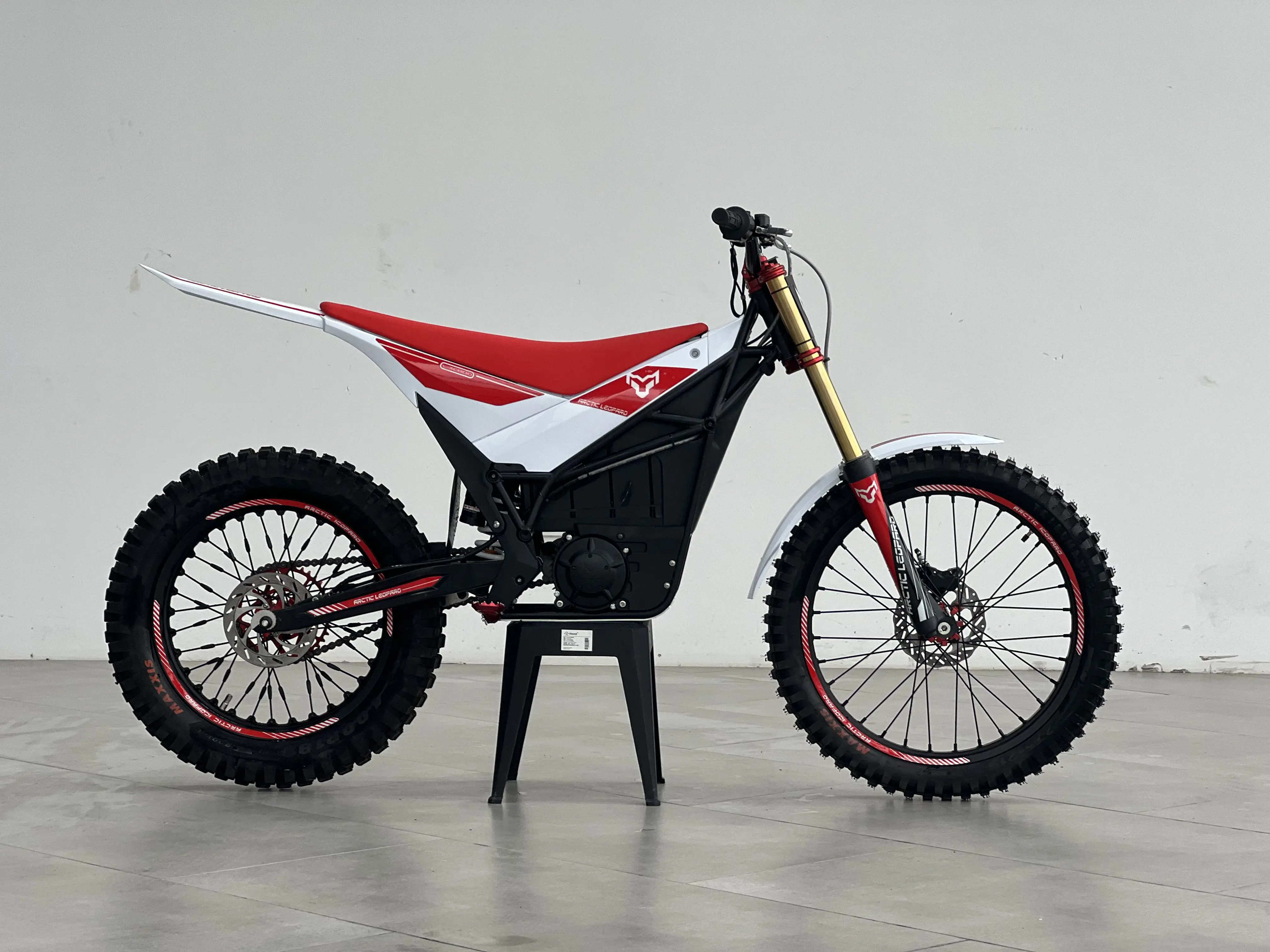 E XT 800 Arctic Leopard Electric Off Road Motorcycle - 72V 60Ah, 25KW ...