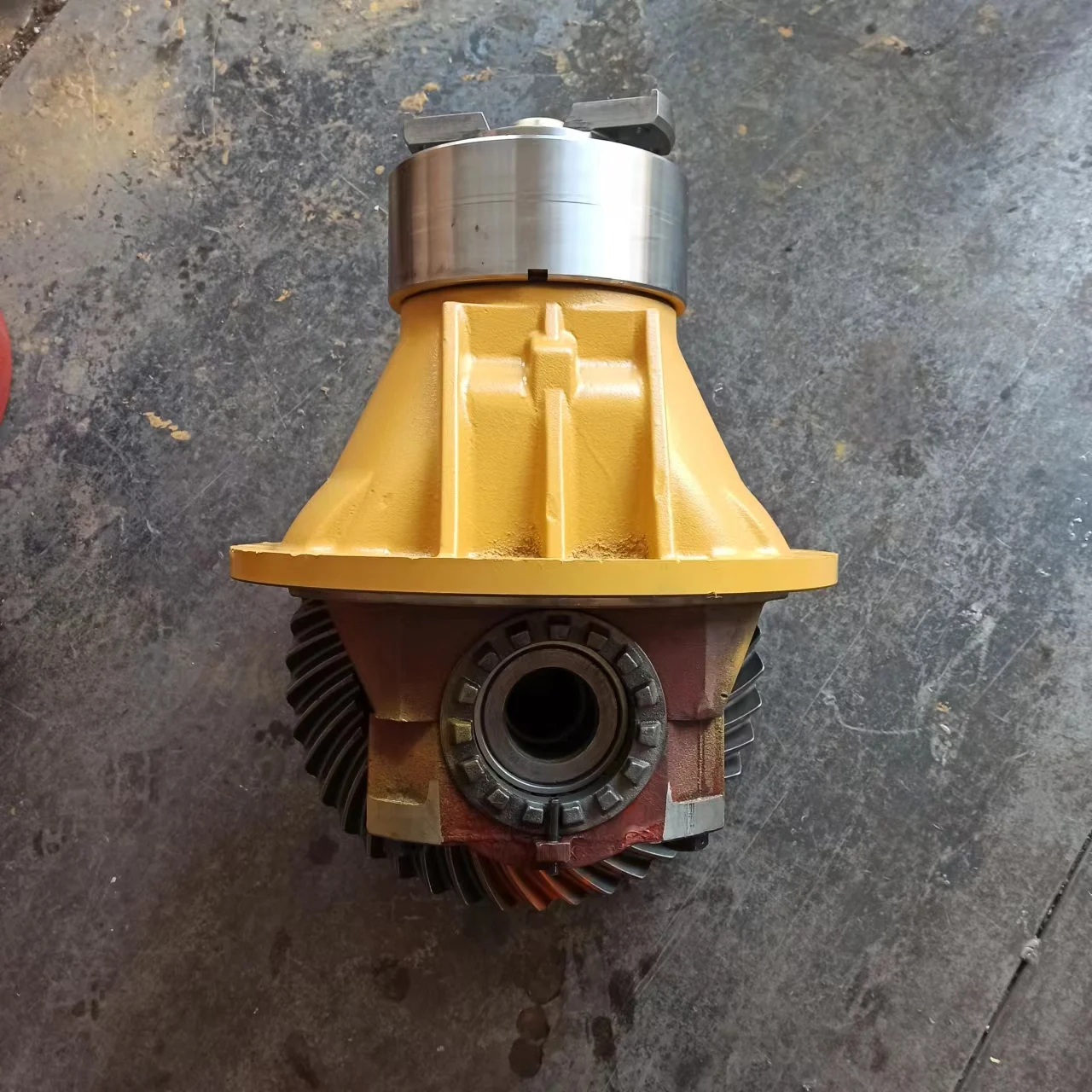 70 Real Main Reducer Assembly For The Rear Drive Axle Of A 7-ton Tire ...