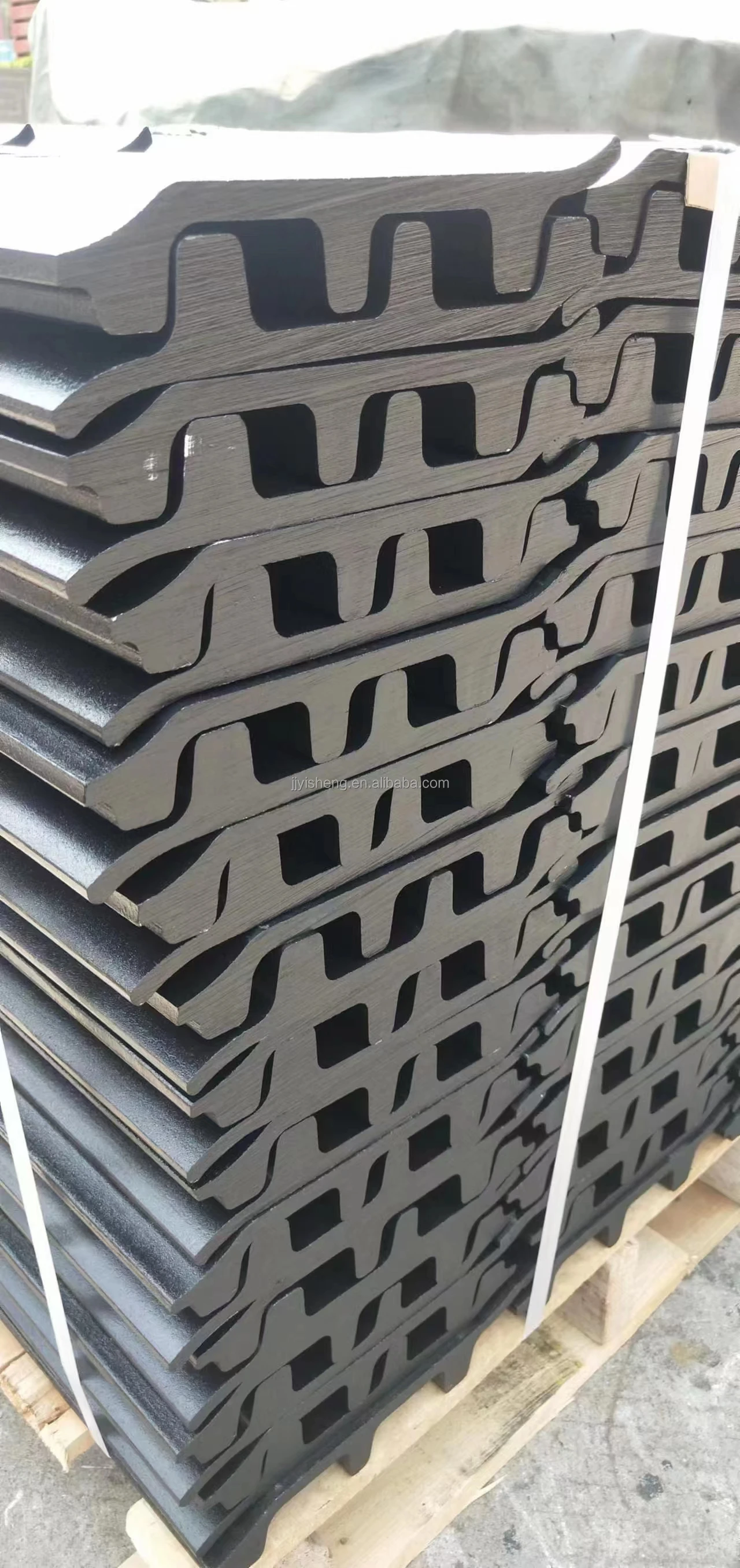 Excavator Triple Bar Grouser Track Pad - Durable & Versatile